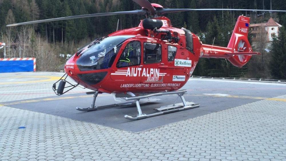 Aiut Alpin Dolomites: So sieht der neue, rote Rettungsheli aus ...
