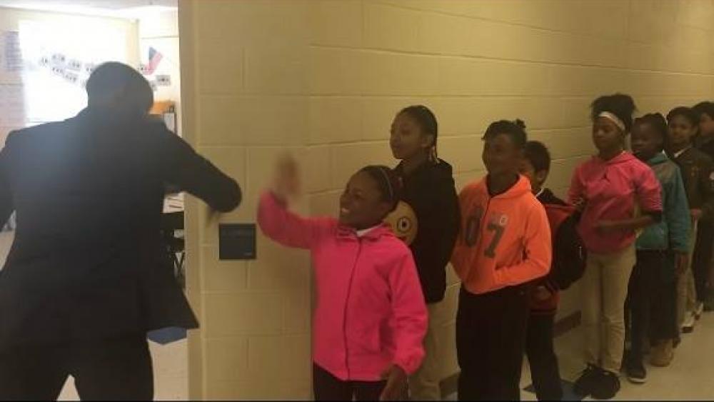 Dank "High Five" motiviert in den Unterricht starten