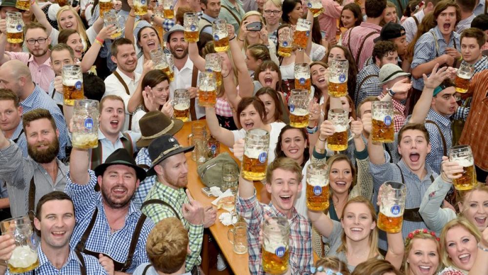 Bier, Flirt – und Missbrauch: Grenzverlust auf dem Oktoberfest