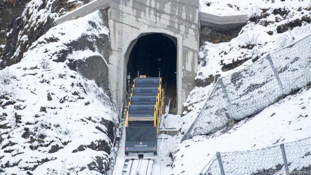 Steilste Standseilbahn der Welt startet in der Schweiz