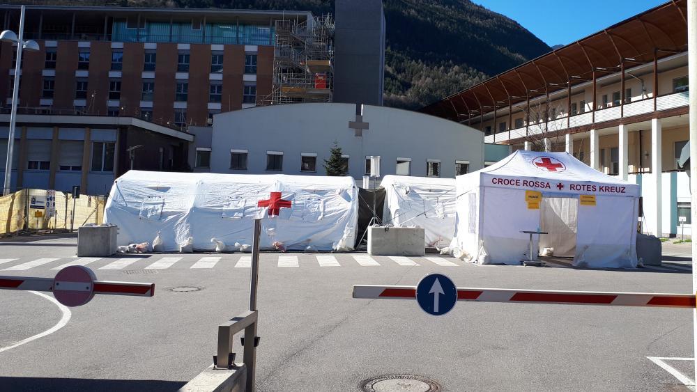 Brixen: 3 Krankenhaus-Mitarbeiter positiv auf Coronavirus getestet Brixen: 3 Krankenhaus-Mitarbeiter positiv auf Coronavirus getestet