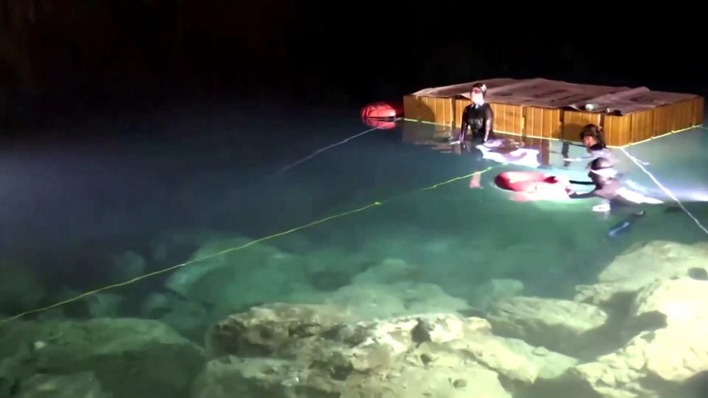 Neuer Weltrekord im Freitauchen - Videos | stol.it