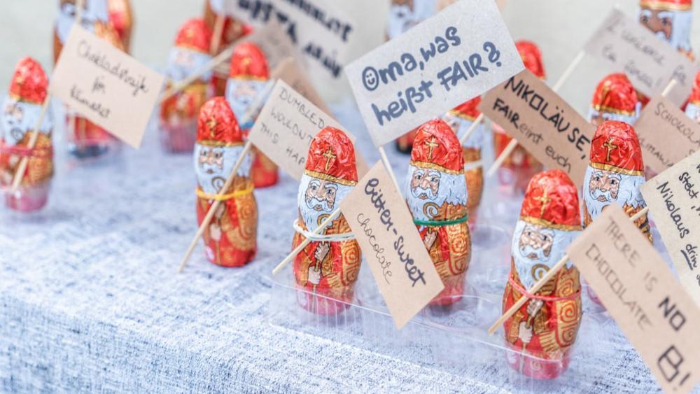 „Chocolate for Future“: Schoko-Nikolos protestieren in Bozen