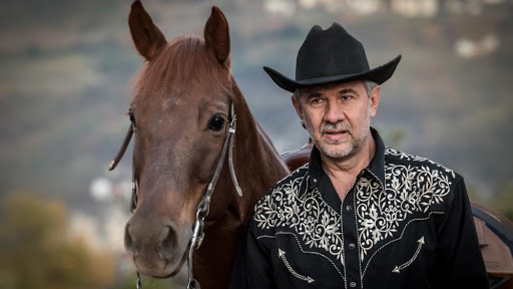 Mediziner und „Countryman“: Neues von Johnny Ponta