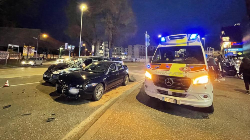 Karambolage vor dem Twenty: 4 Autos verwickelt – Stau im Abendverkehr