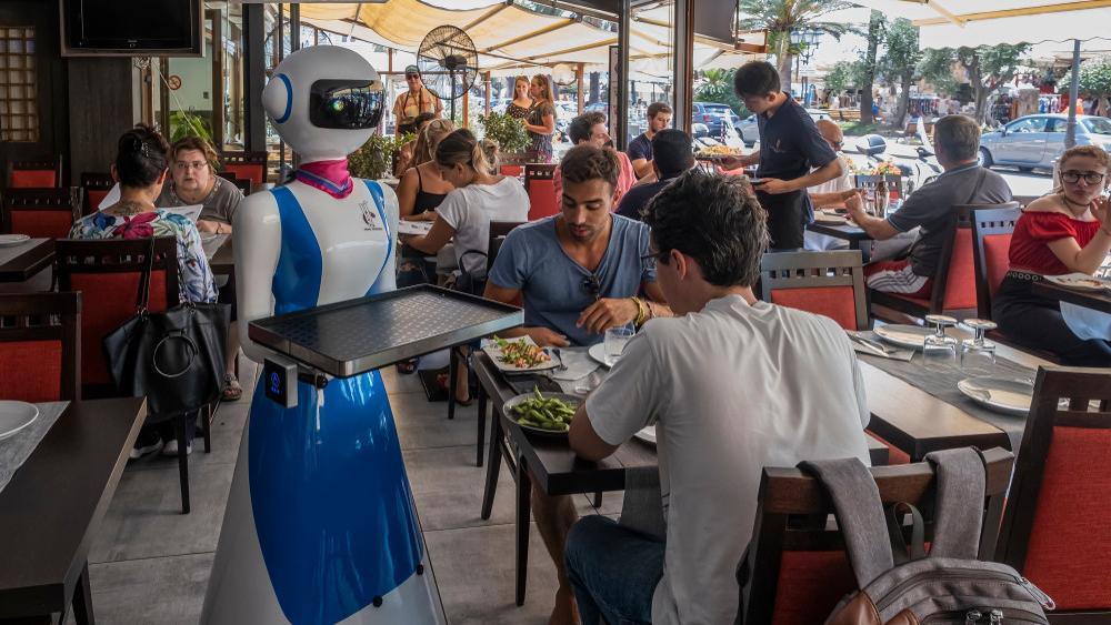 Roboter im Restaurant: Akku-betriebene Kellner als Zukunftstrend?