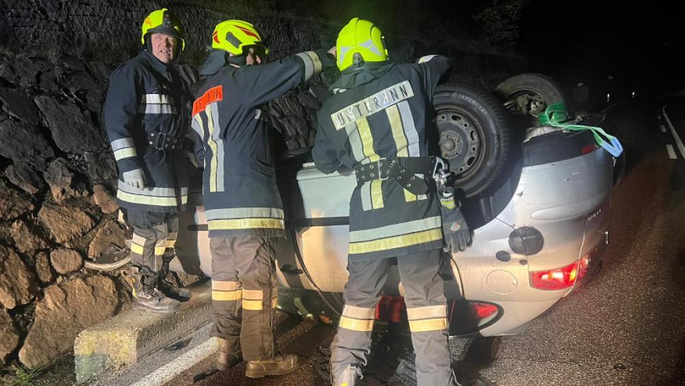 Ritten: Auto überschlägt sich – 3 Burschen darin bleiben unverletzt