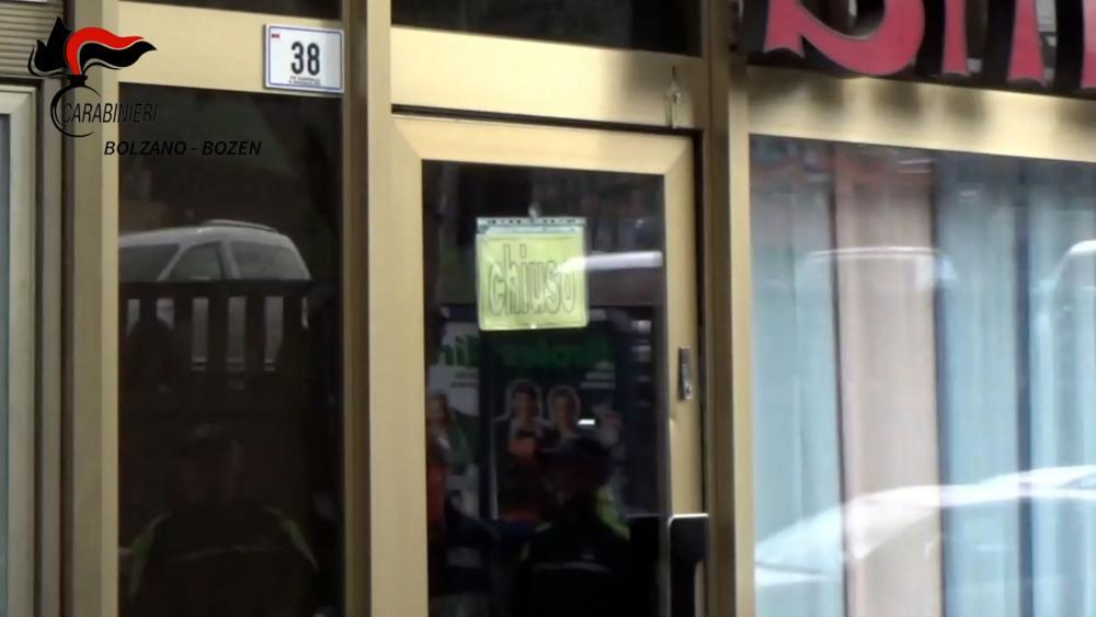 2 Bars in Bozen müssen für 3 Monate schließen - Videos | stol.it