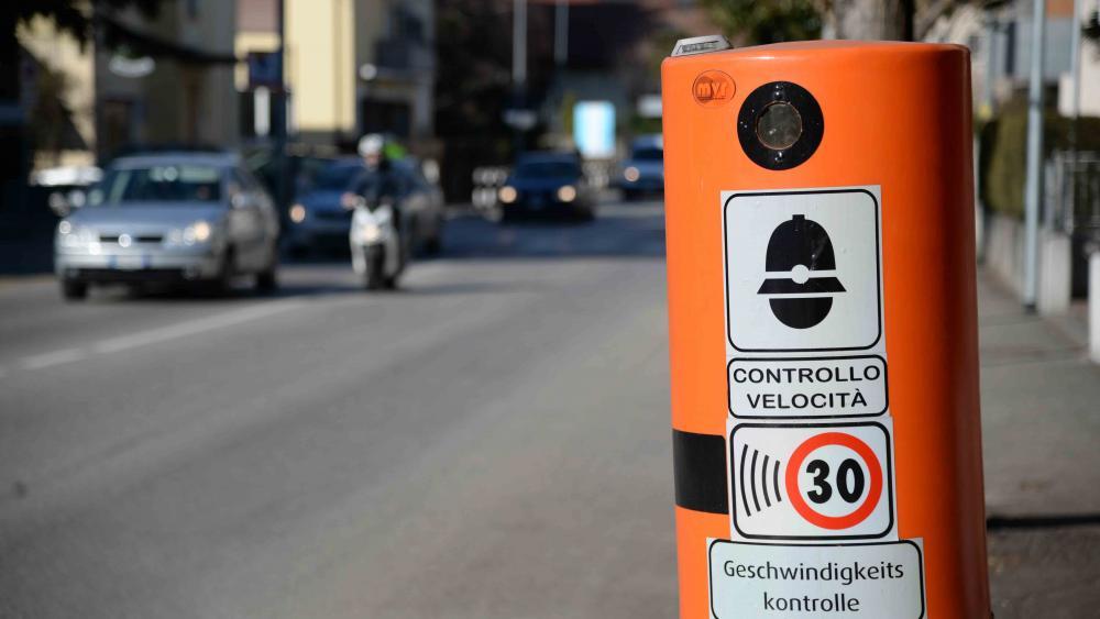 Ab welcher Geschwindigkeit der Blitzer auslöst und welches Bußgeld dann ...