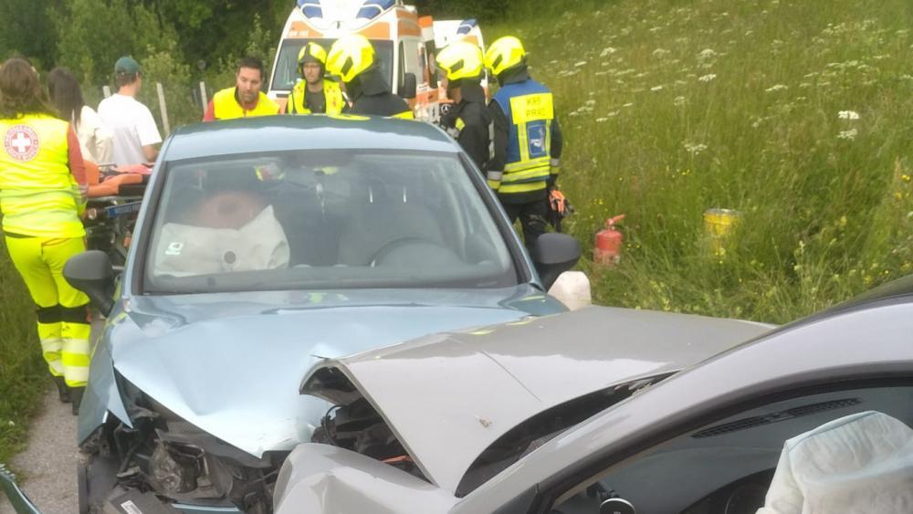 Prader Berg/Vellnair: 6 Leichtverletzte bei Zusammenstoß - Chronik | stol.it