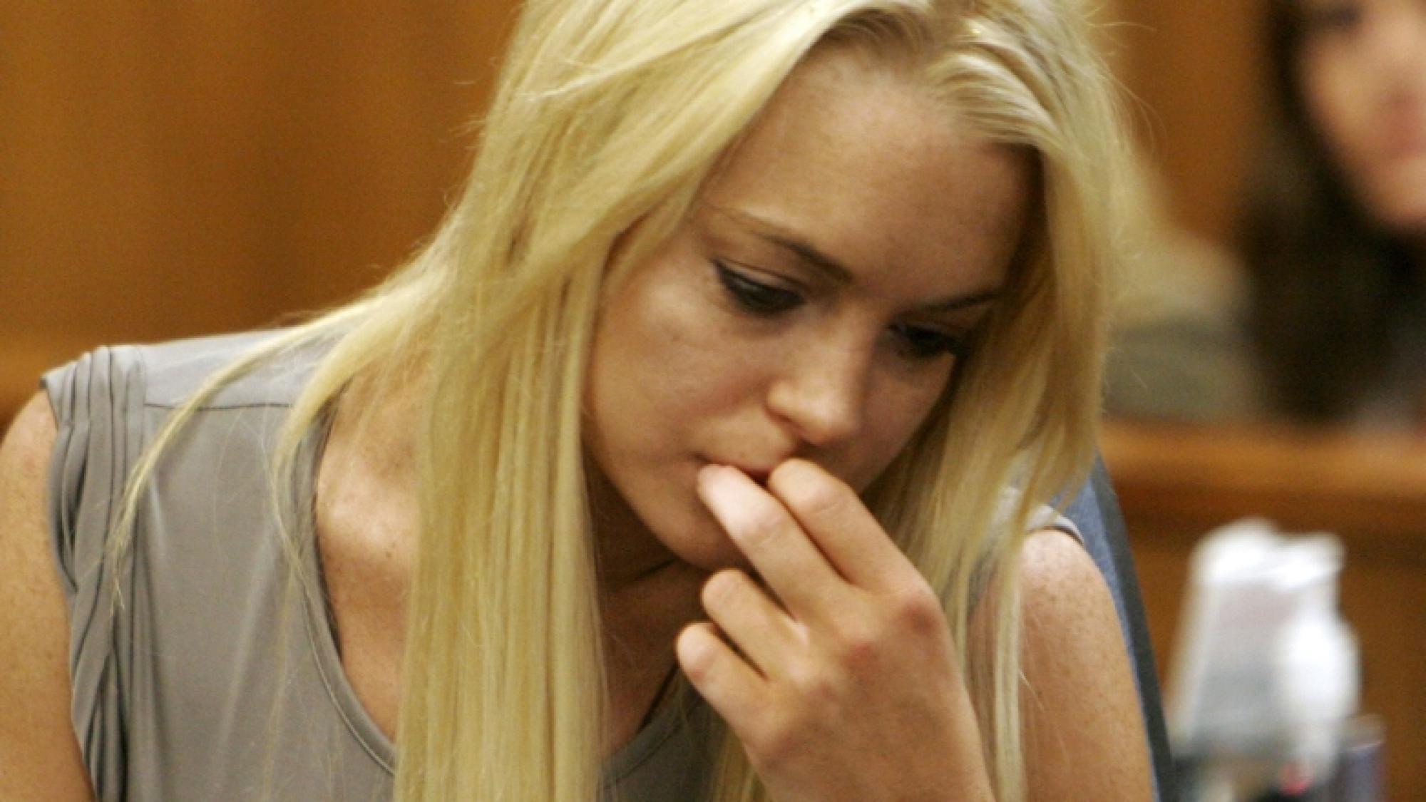 Lindsay Lohan trennt sich halben Finger ab - Panorama | stol.it