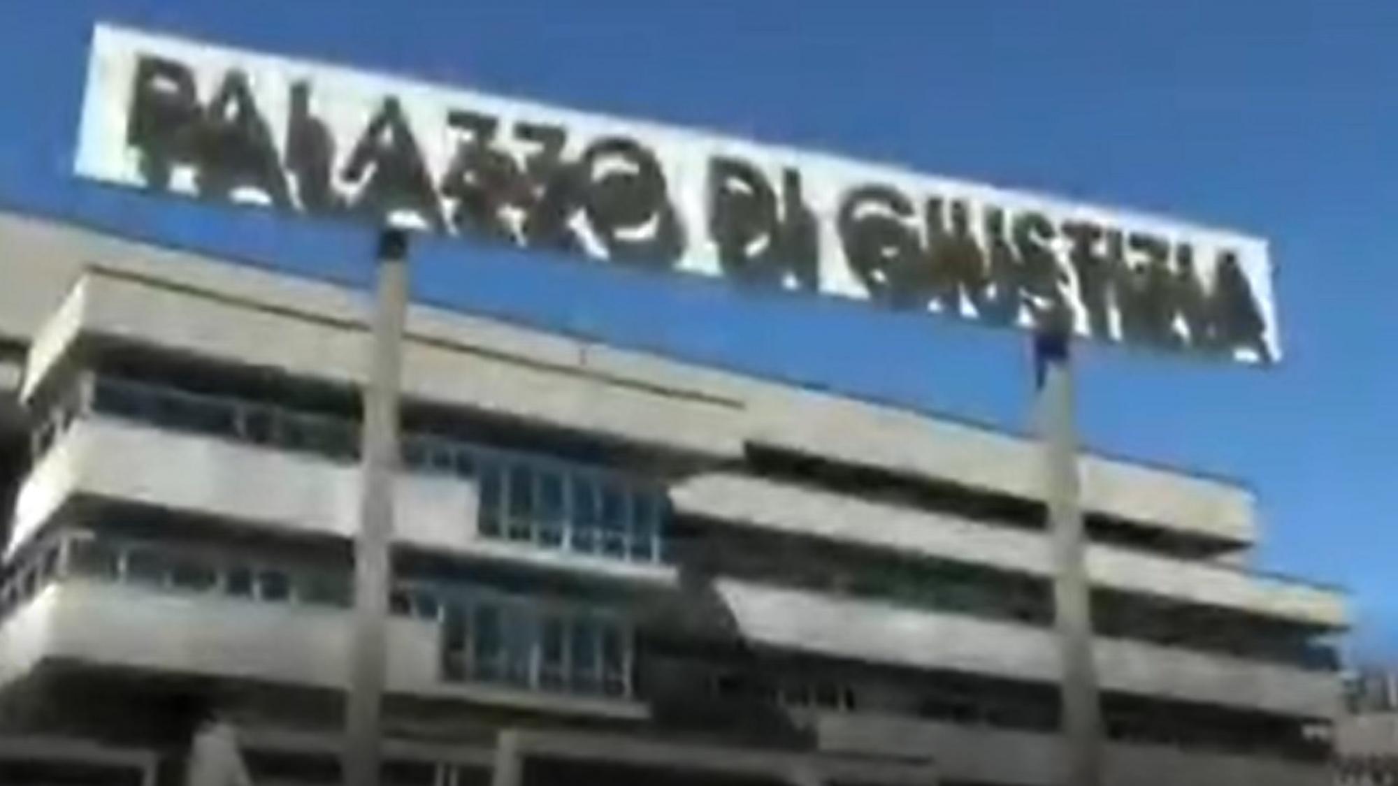 Kein Witz: Bar in Justizpalast in Händen der Mafia - Videos | stol.it