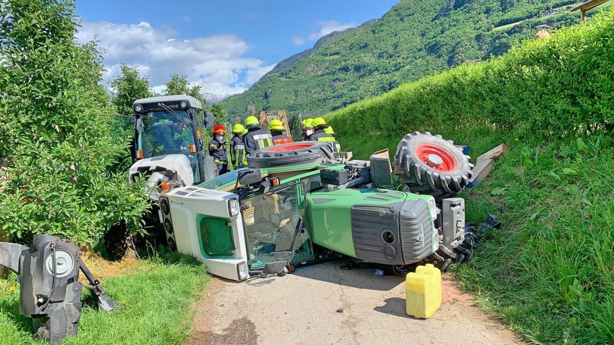 Terlan: Traktor rammt Traktor – Es bleibt beim Blechschaden - Chronik | stol.it