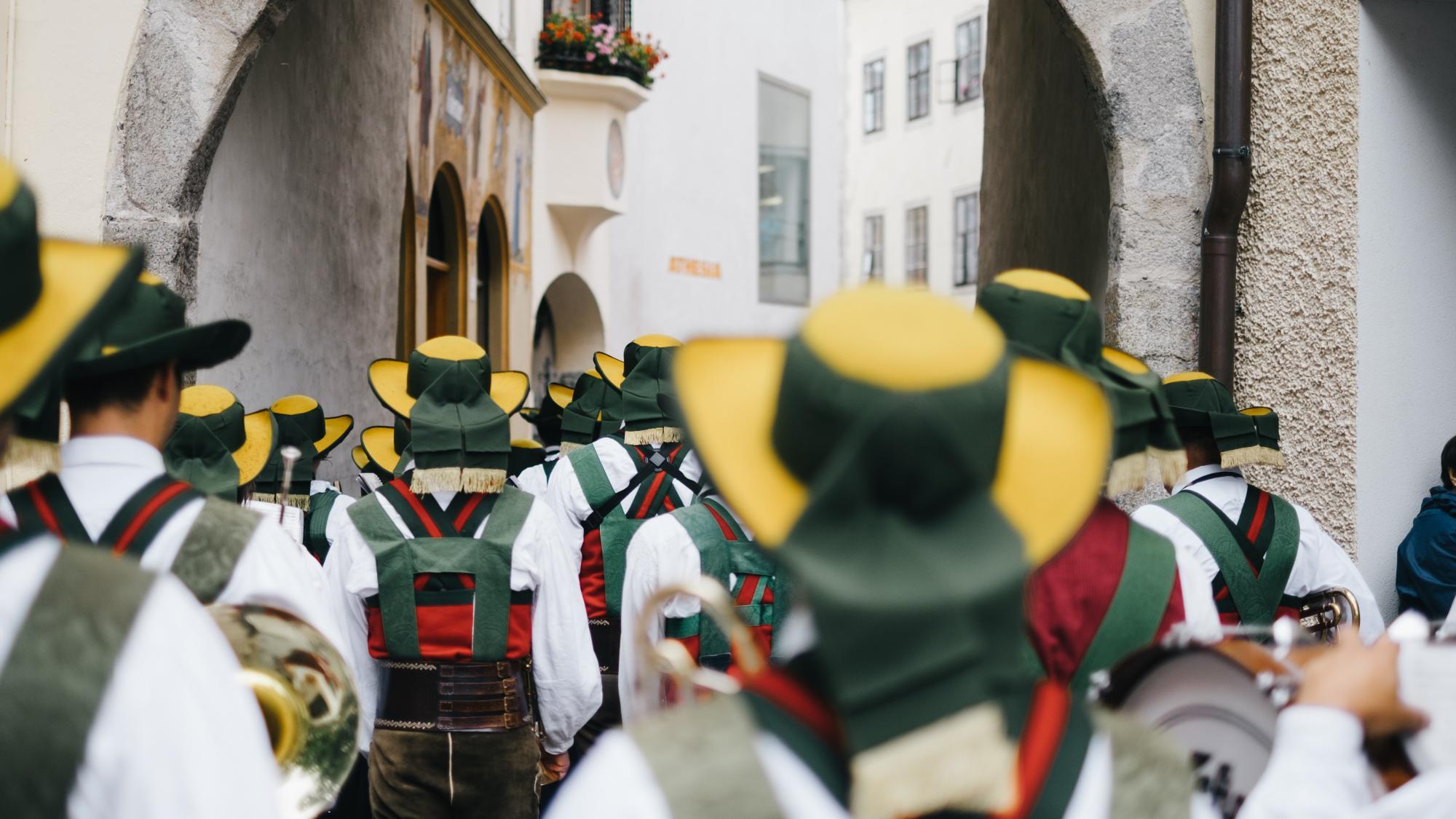 Außerordentliche Corona-Beihilfen für kulturelles Ehrenamt - Politik ...