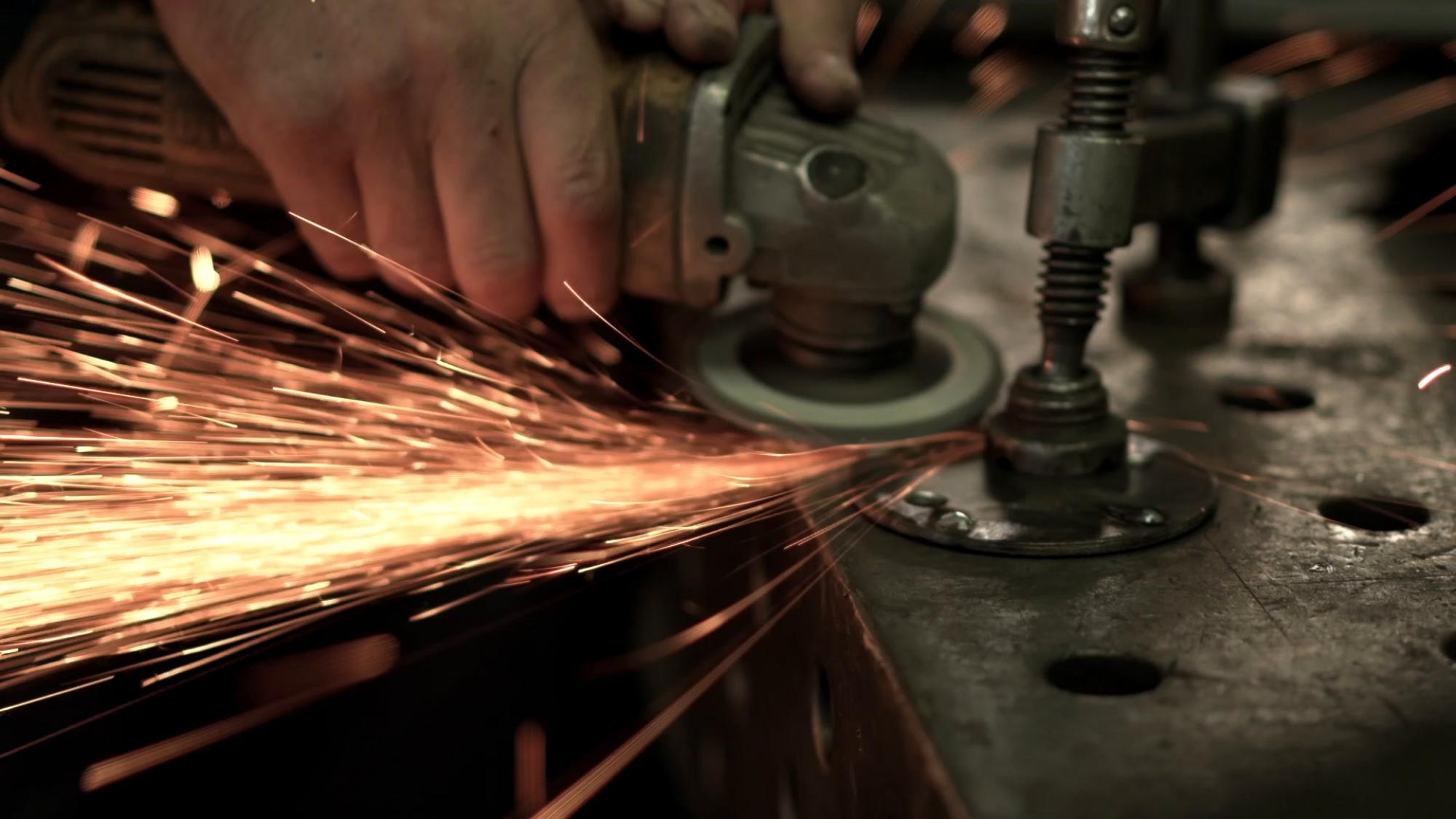 E-Mobility: Christian Gruber – der elektromobile Handwerker - Videos ...