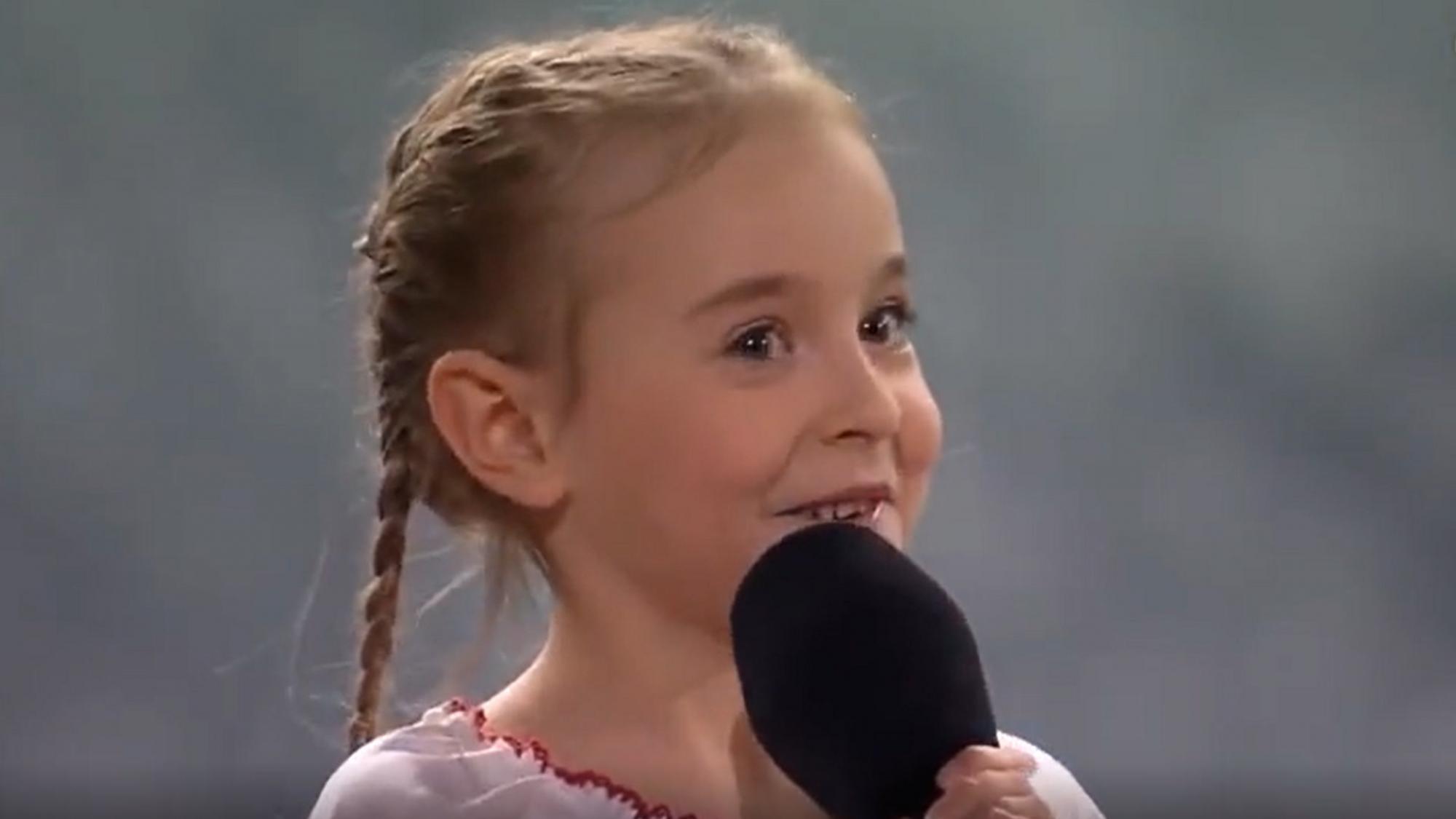 Vom Bunker auf die Bühne: Amelia begeistert Polen - Videos | stol.it