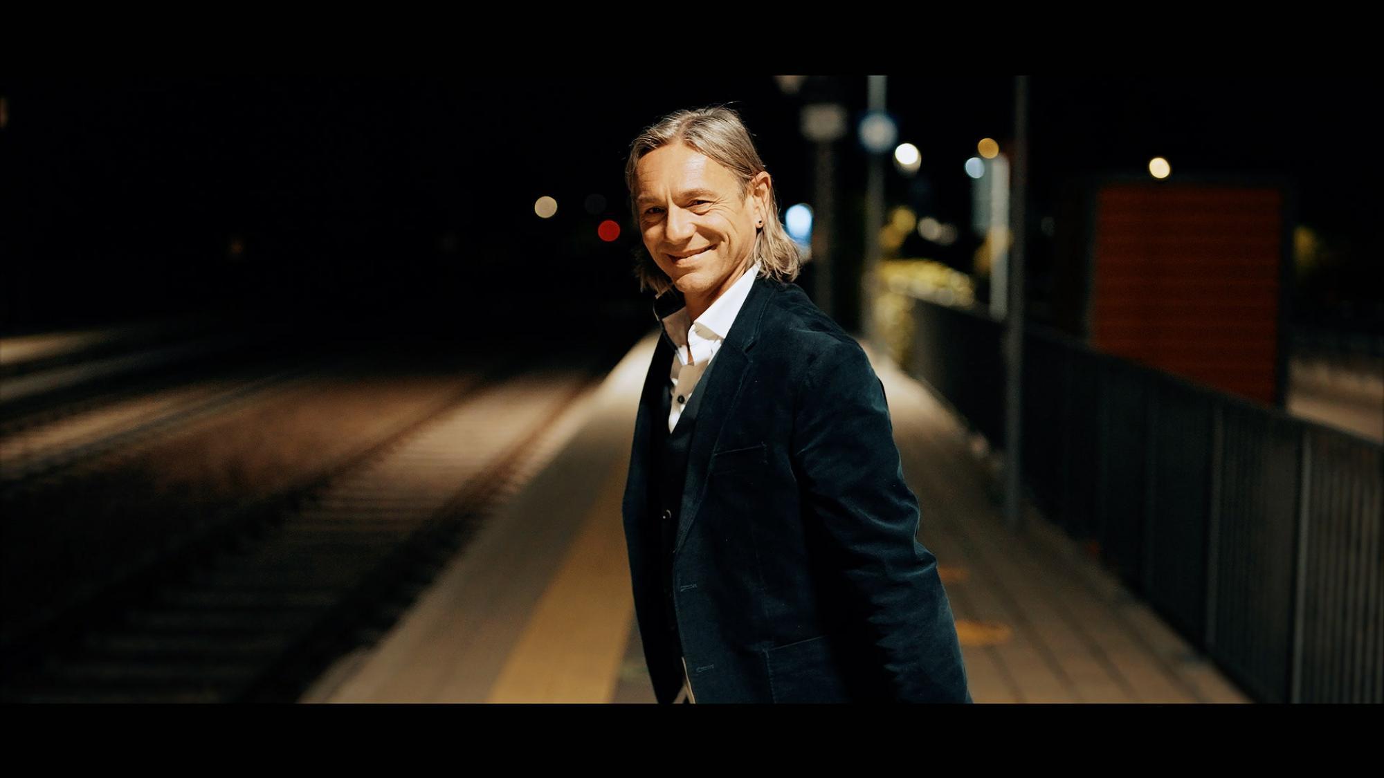 Christian Theiner: Die „deutsche Version von Eros Ramazzotti“ - Videos ...