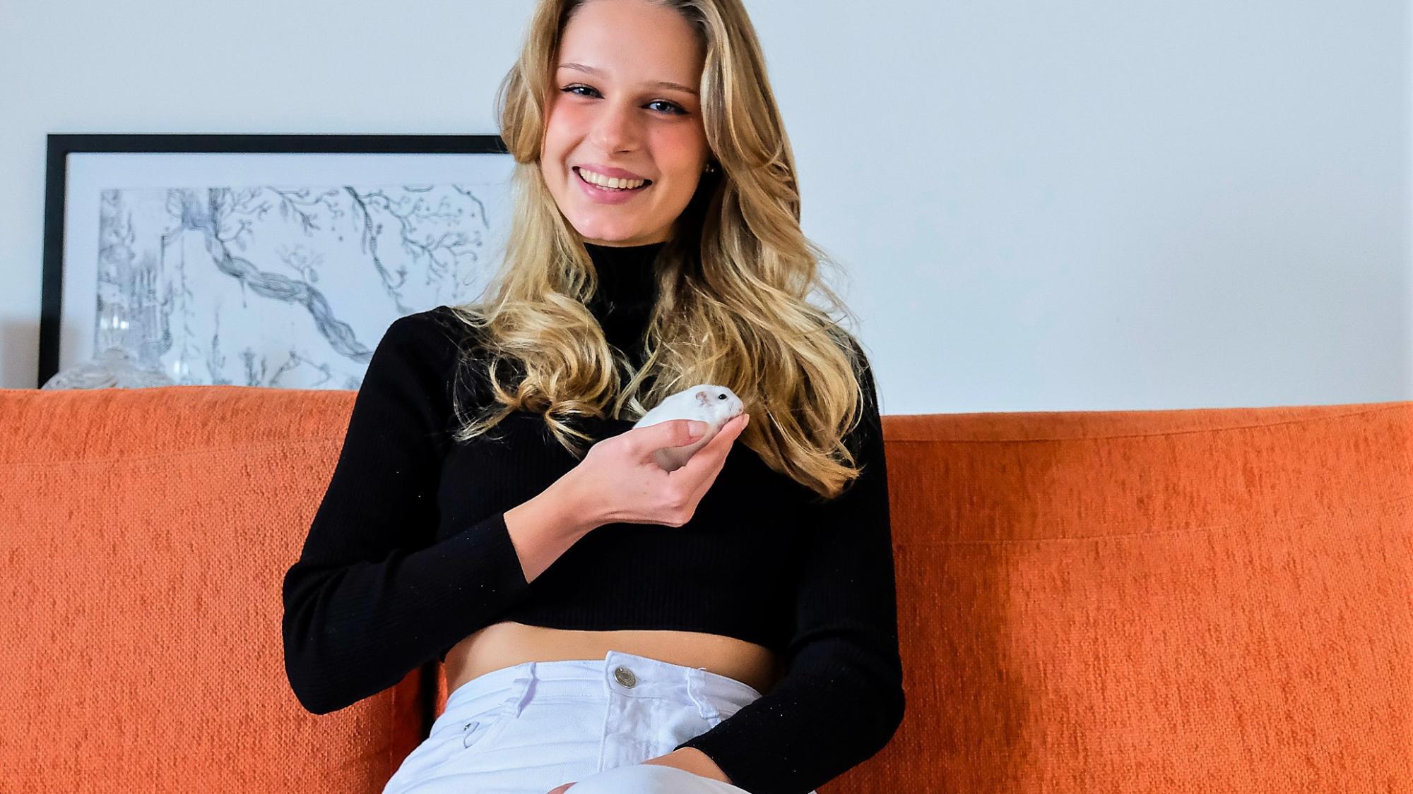 Mit ihm kuschelt Miss Isabel (fast) am liebsten - Panorama | stol.it