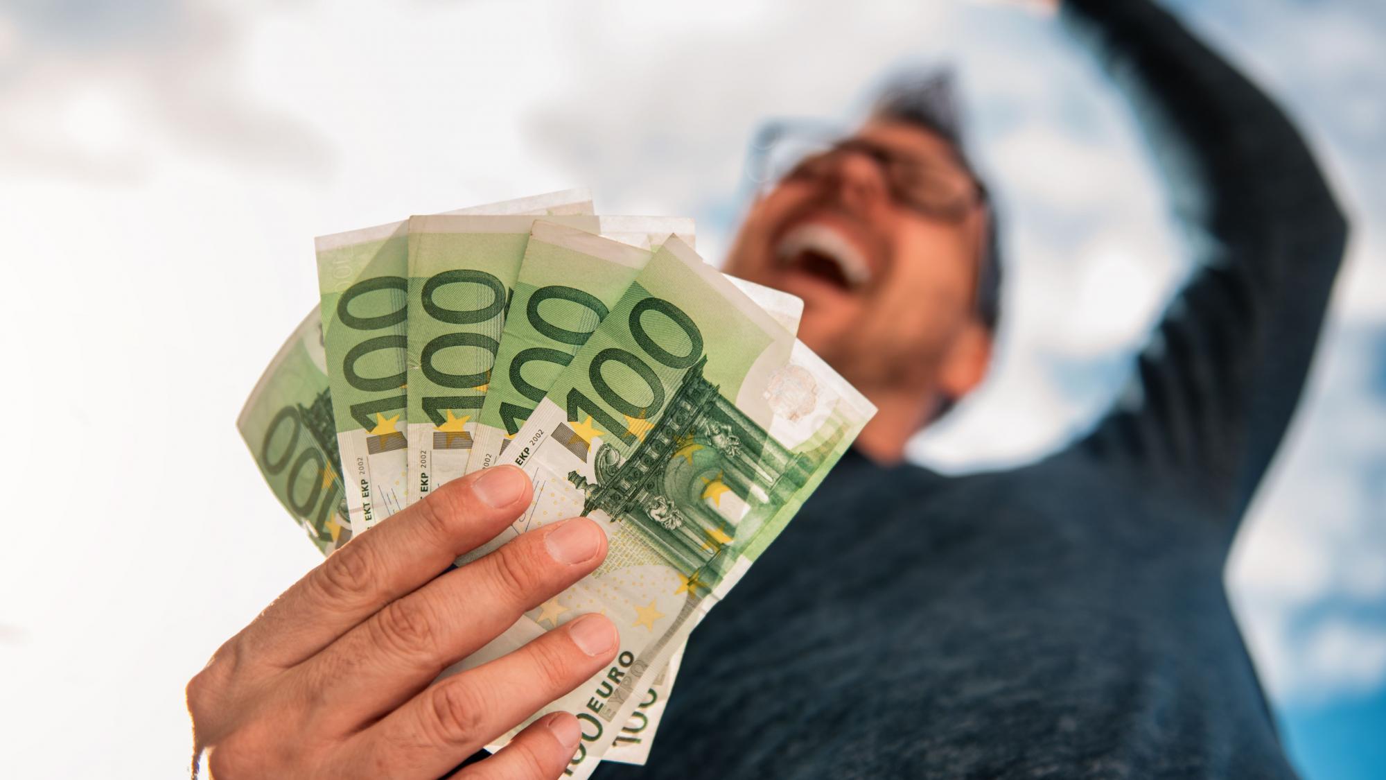3000 Euro als Bonus auf dem Lohnstreifen – Wer darauf hoffen darf ...