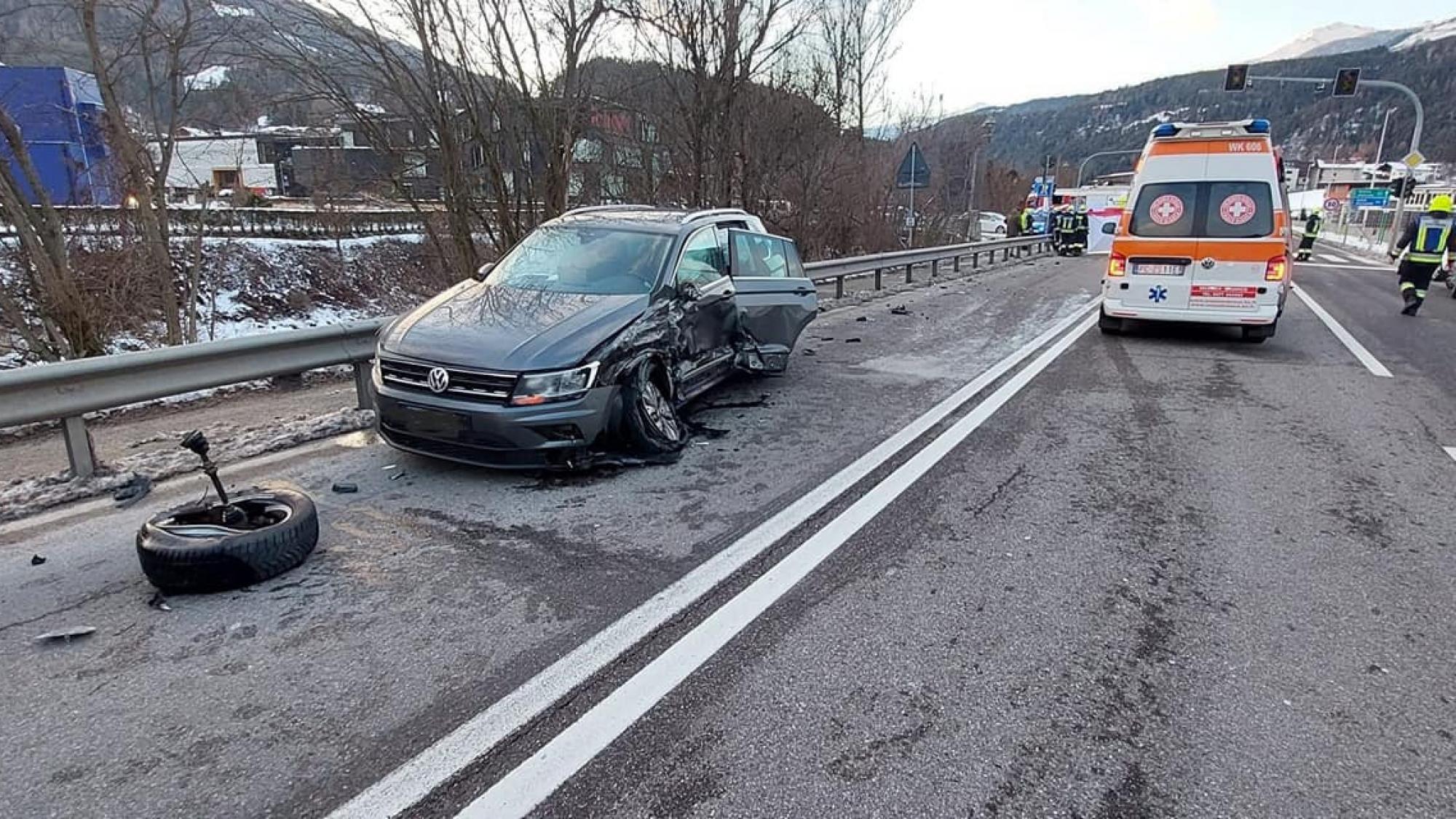 Kiens: 9 Leichtverletzte bei Verkehrsunfall - Chronik | stol.it