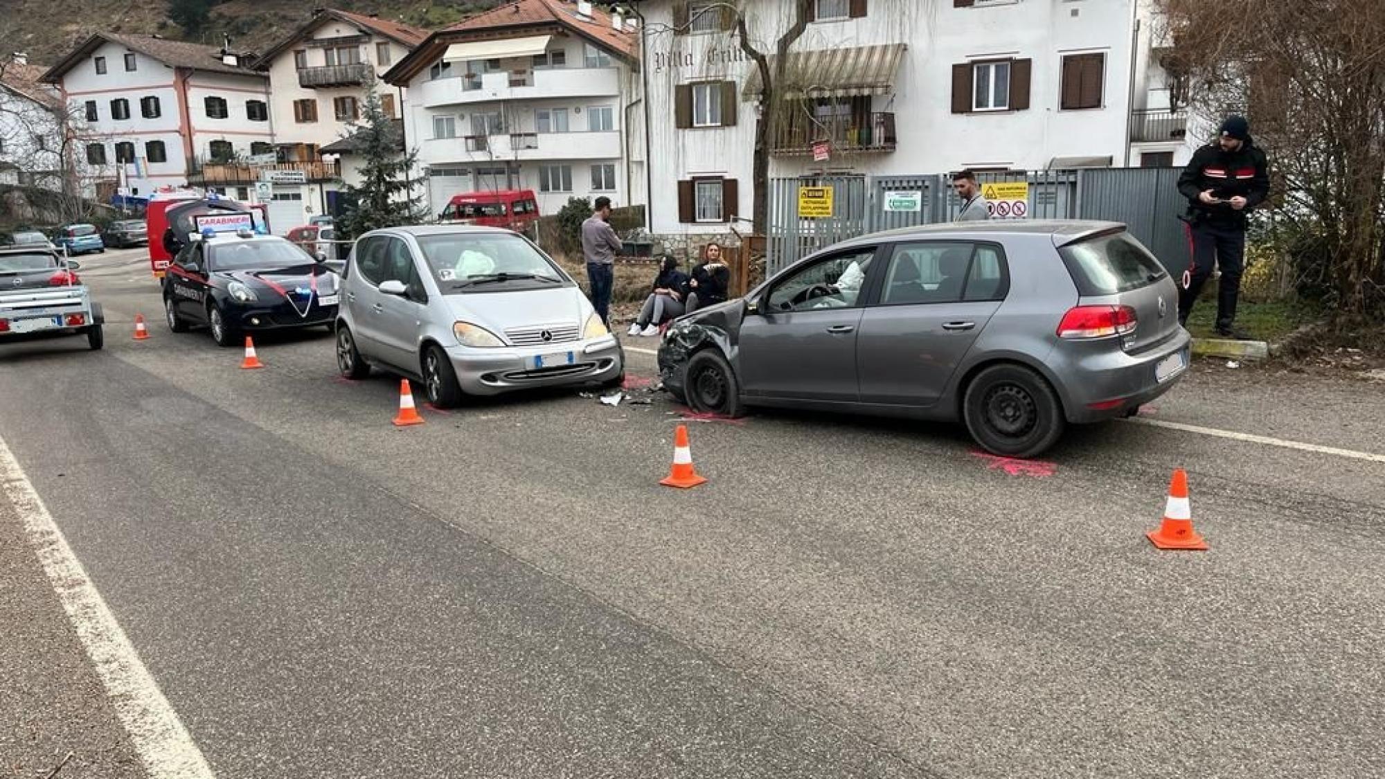 Salurn: 2 Pkw zusammengeprallt – 4 Leichtverletzte - Chronik | stol.it