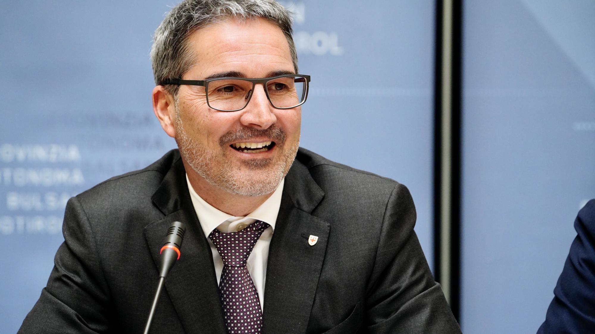 Landeshauptmann Kompatscher ist Opa von Enkel Toni geworden - Panorama ...