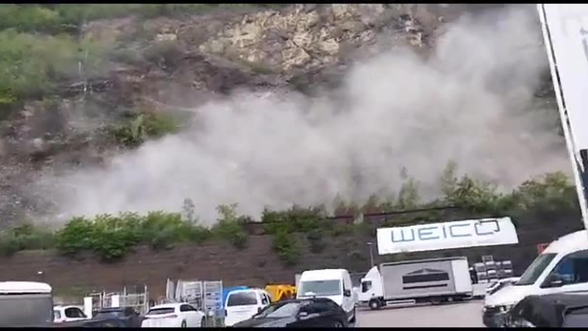 Felssturz hinter Firma Weico – Video – Auffangbecken verhindert Schäden ...