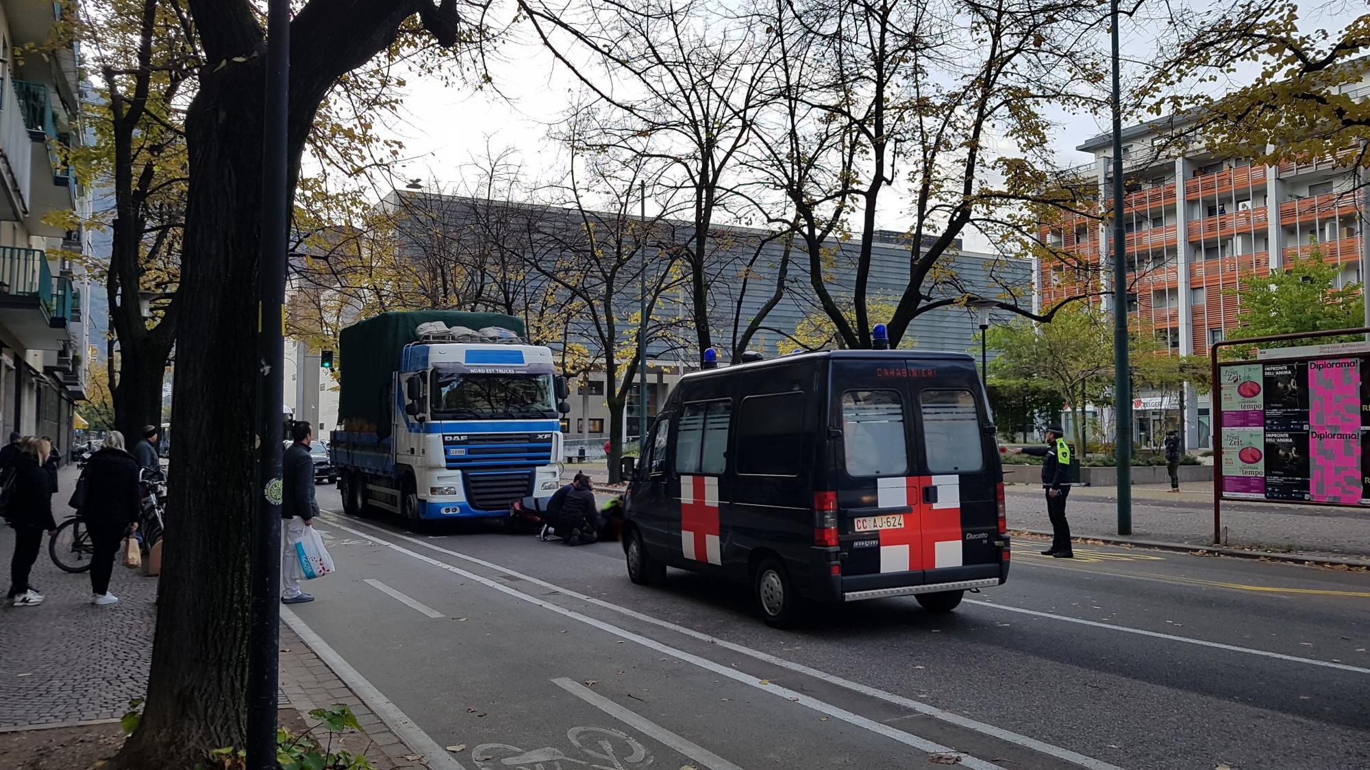 Bozen: Frau auf Scooter von Lkw umgestoßen – Stau im Berufsverkehr ...