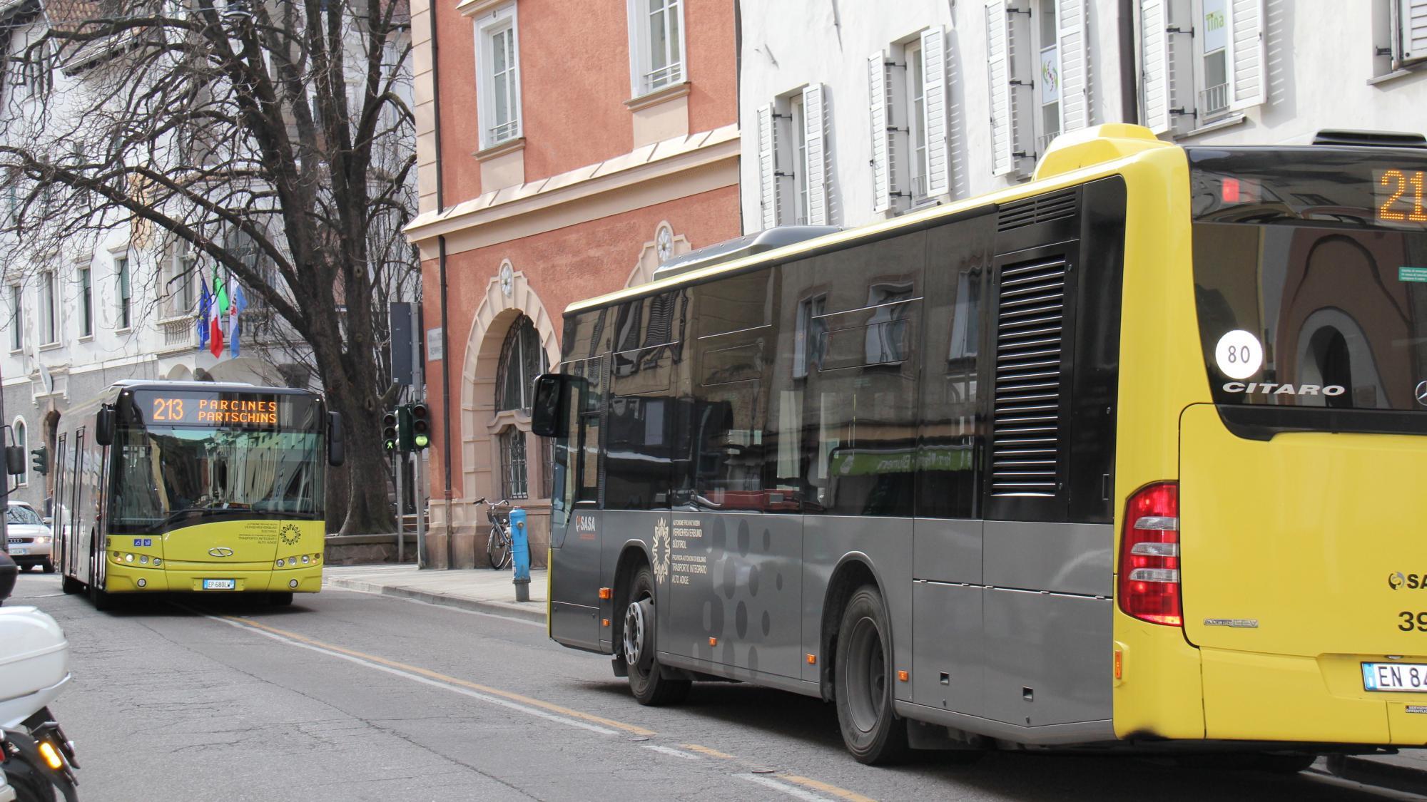 Meran: Busfahrer gibt nach Streit Gas und ignoriert 3 Haltestellen ...