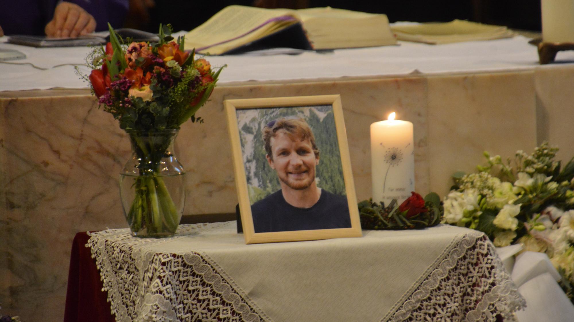 Hunderte nehmen schweren Herzens Abschied von Andreas Widmann - Chronik ...