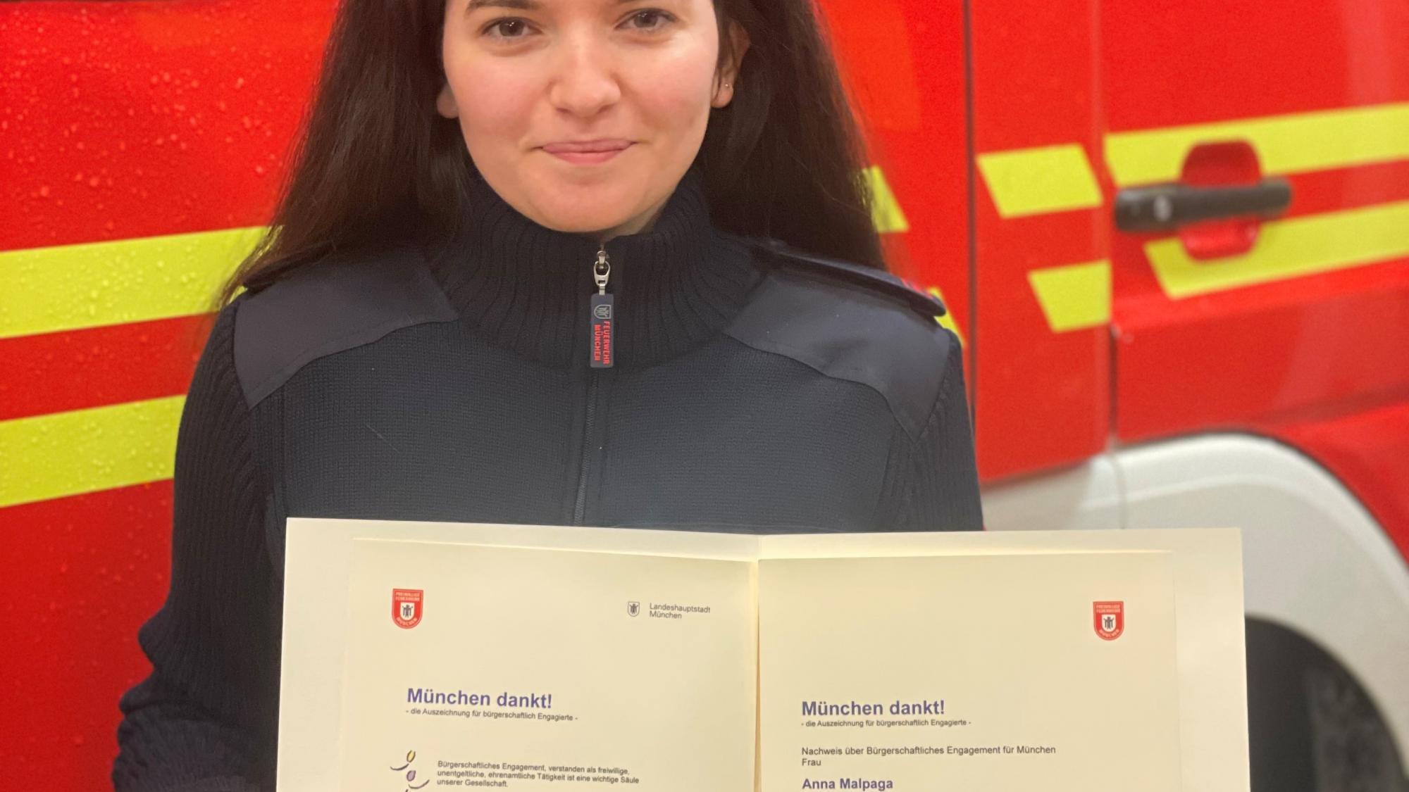 „München dankt!“: Junge Feuerwehrfrau aus Nals mit besonderer ...