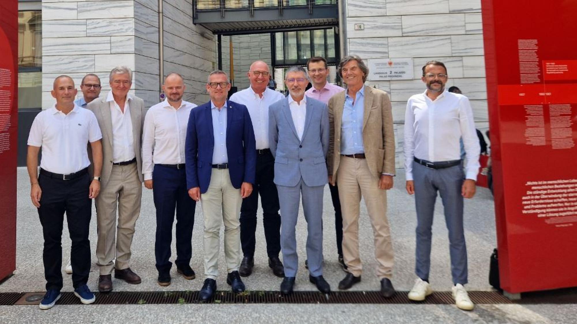 Bibliothekenzentrum: Landesrat Bianchi trifft Bau-Partner - Politik ...