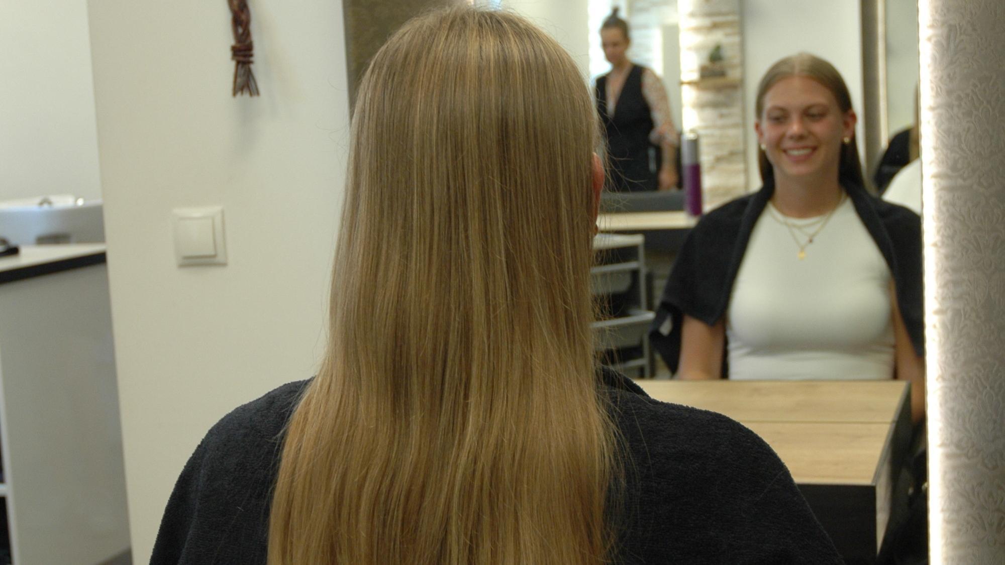 Starkes Zeichen: Sandra (21) spendet ihre Haare für den guten Zweck ...