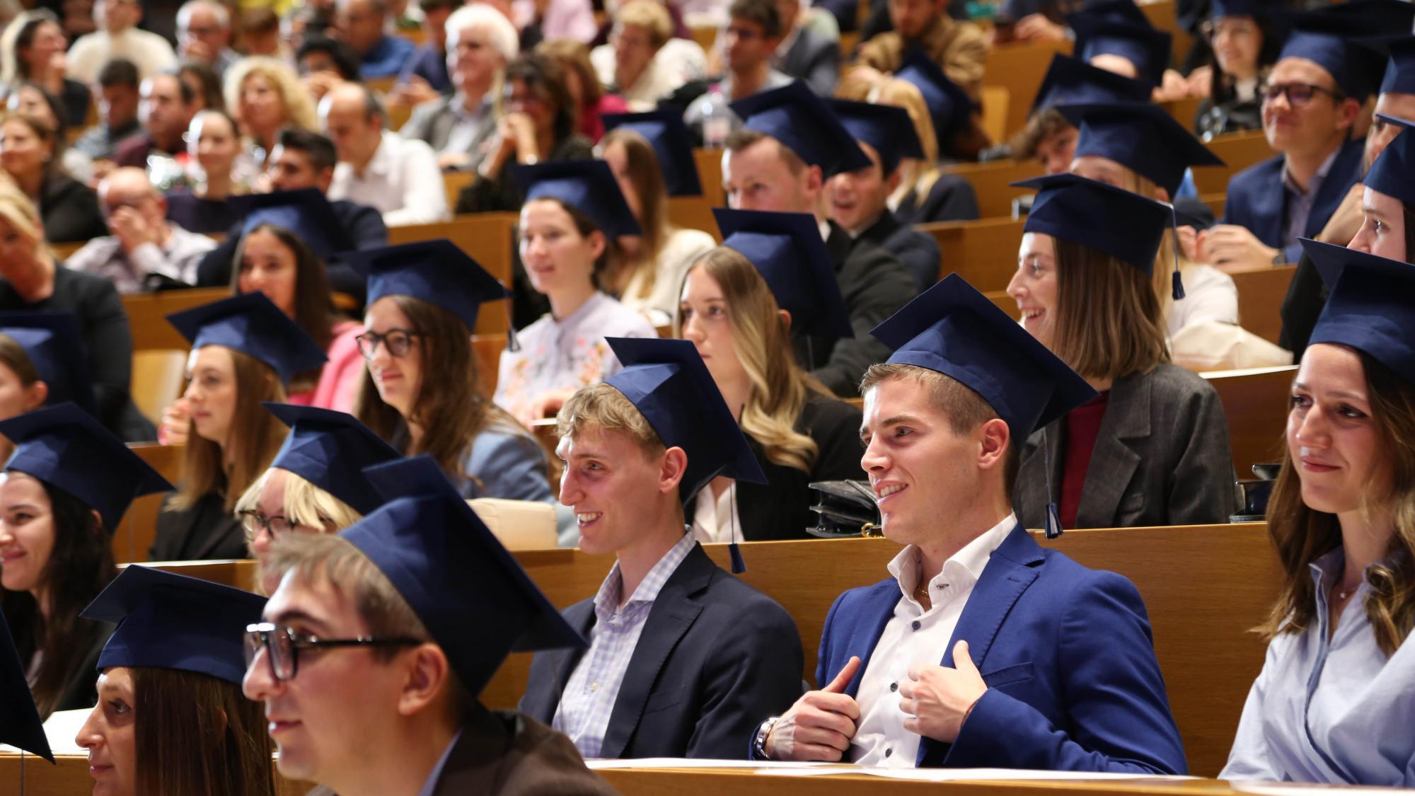Uni Bozen: 318 Absolventen feiern ihren Abschluss - Chronik | stol.it