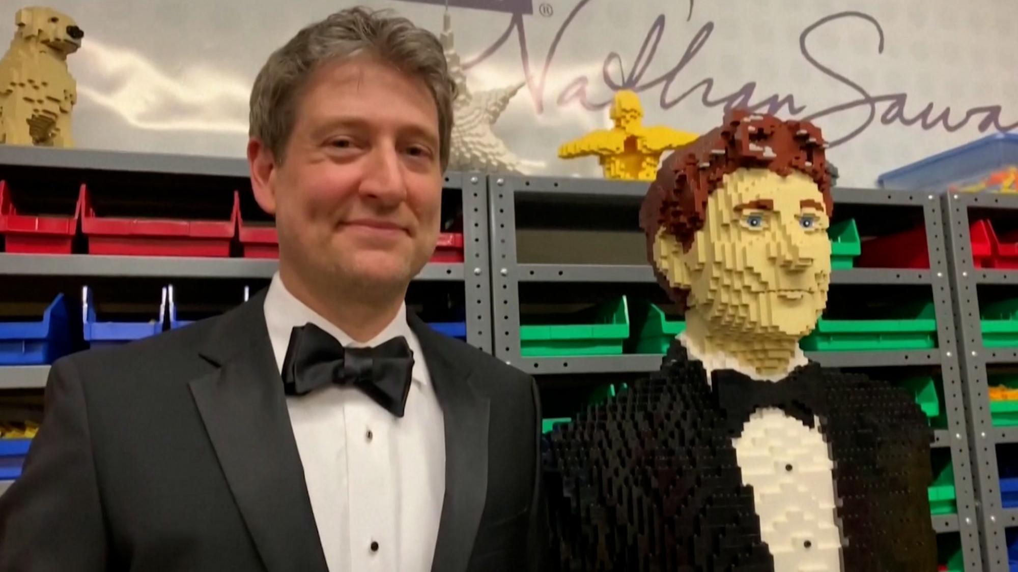 Ex-Anwalt begeistert jetzt als Lego-Künstler - Videos | stol.it