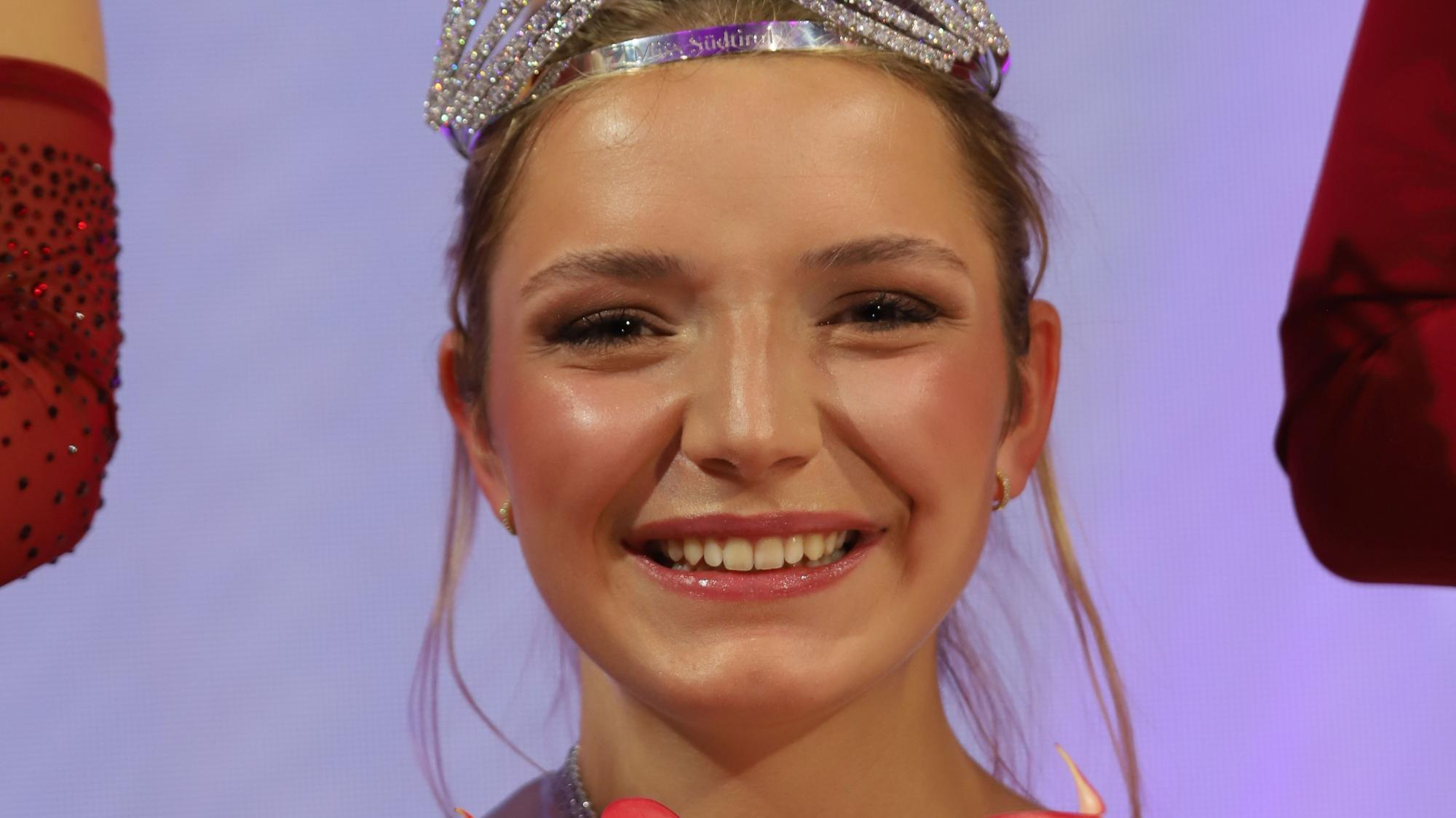 „Zett“-Miss Südtirol 2025: Pauline Aster holt sich die Krone - Chronik ...