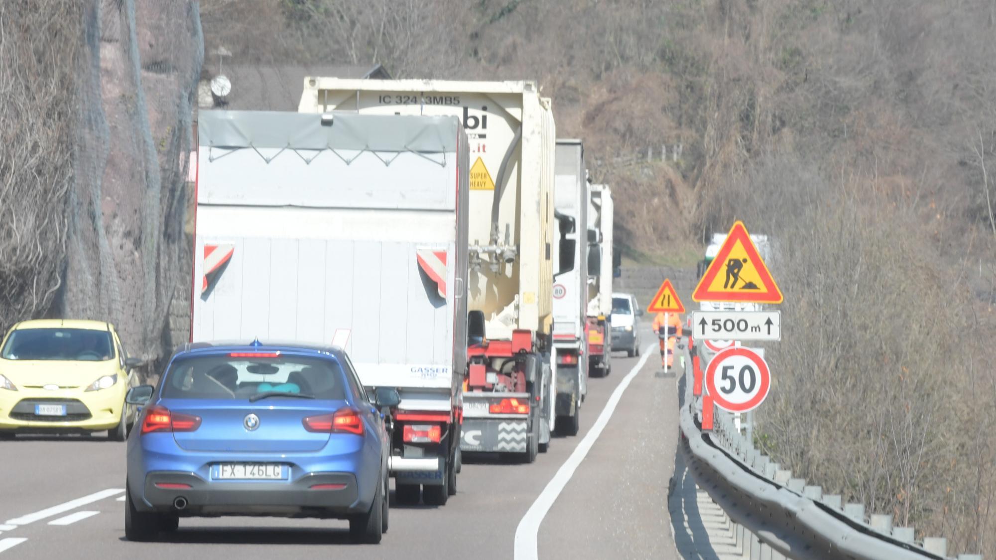 Unfall auf der Autobahn: Stau in Richtung Norden - Chronik | stol.it