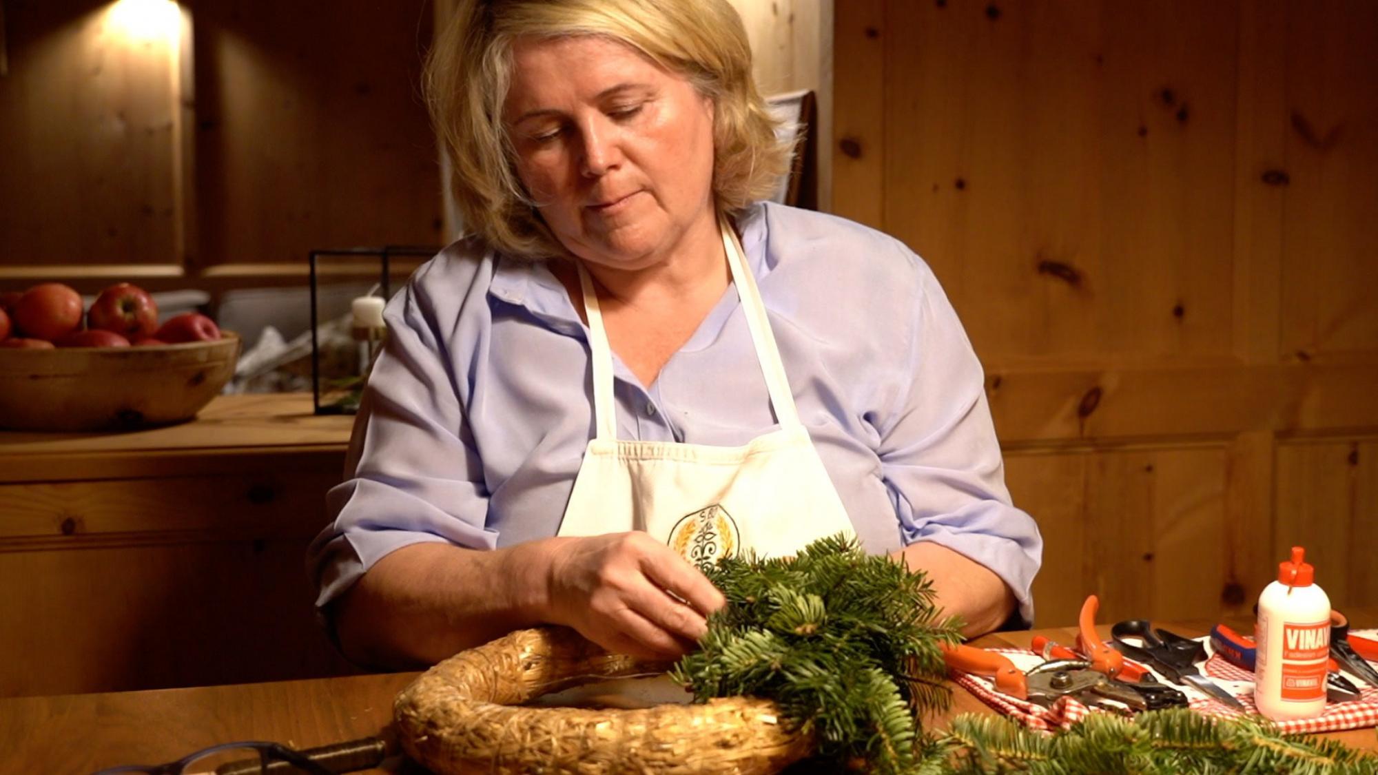 Die Zeit ist reif fürs Adventkranzbinden - mit Sabina Waibl von Pföstl ...