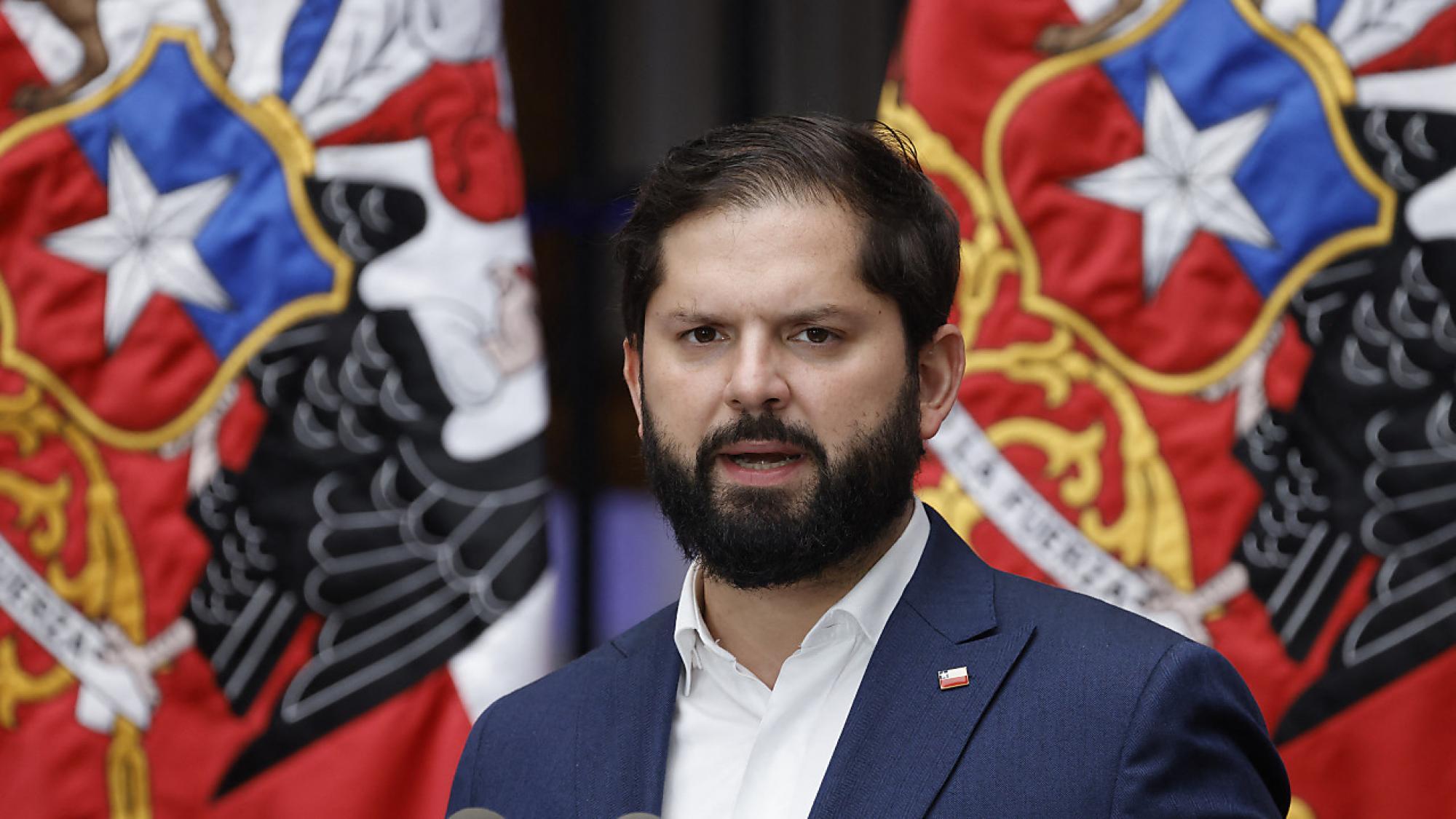 Chiles Präsident befeuert mit Besuch seine Antarktis-Ansprüche ...