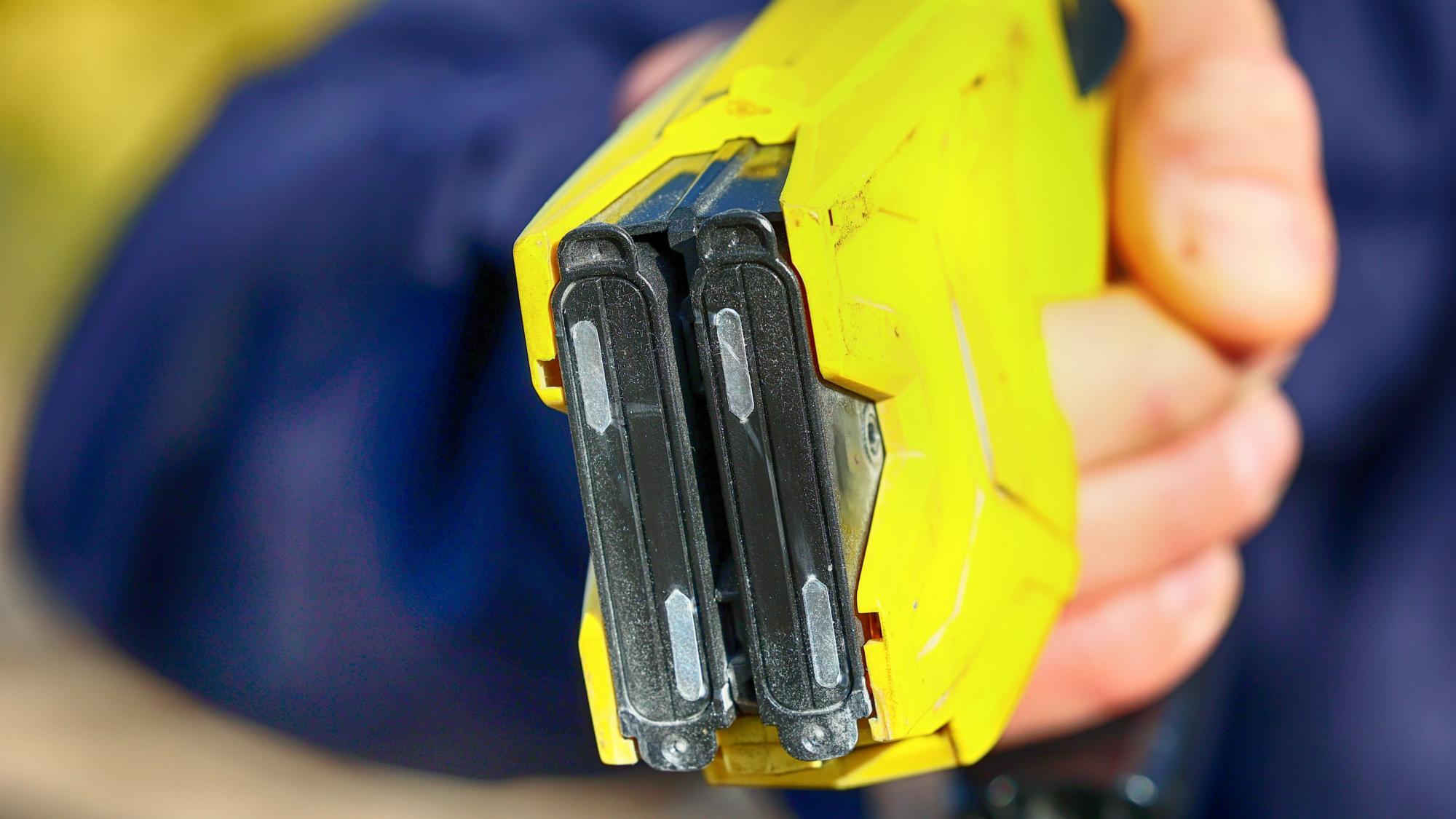 Tod nach Taser-Einsatz „auf Kokainkonsum zurückzuführen“ - Chronik ...