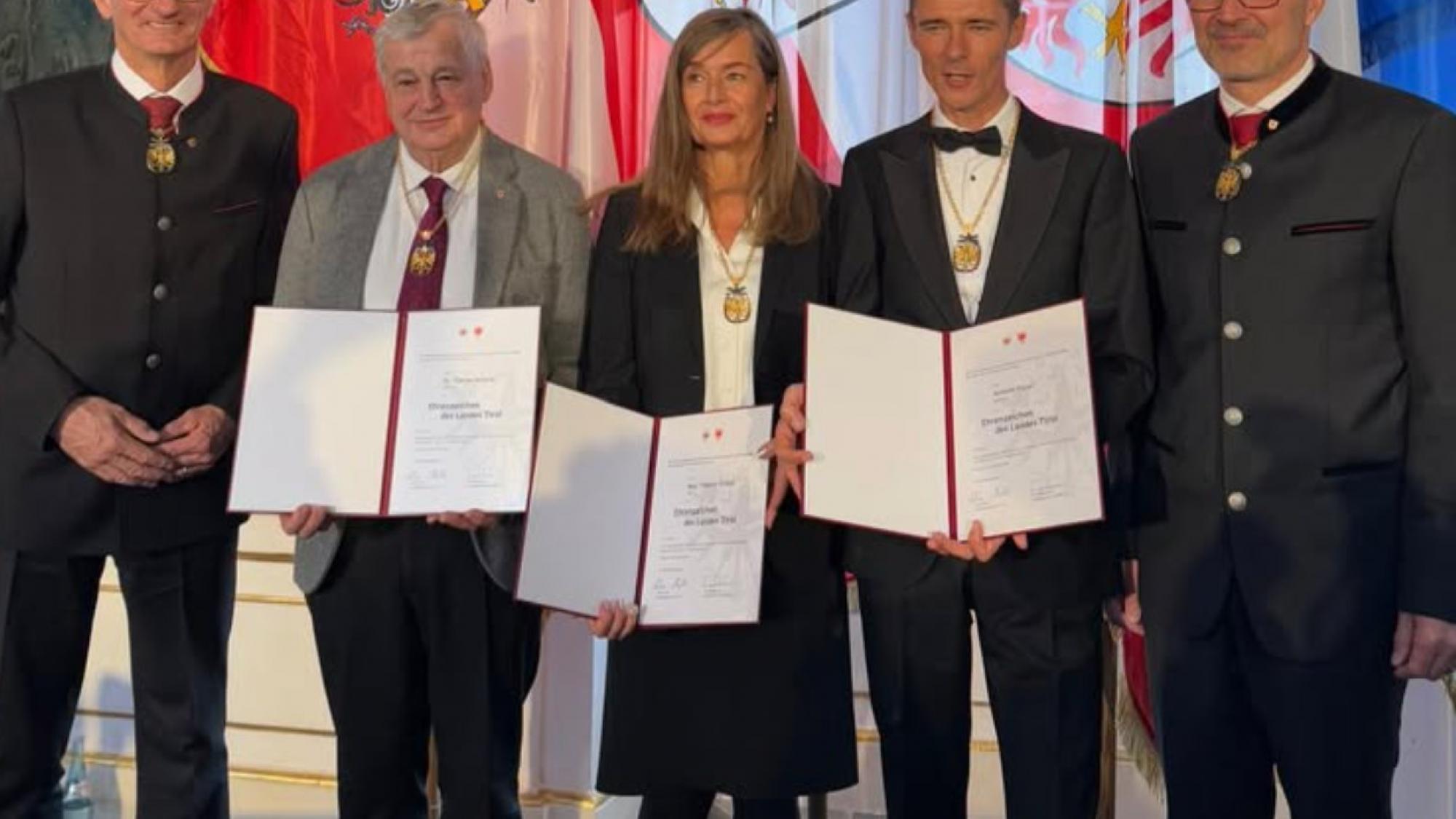 Die Ehrenzeichen des Landes Tirol verliehen – Das sind die Geehrten ...