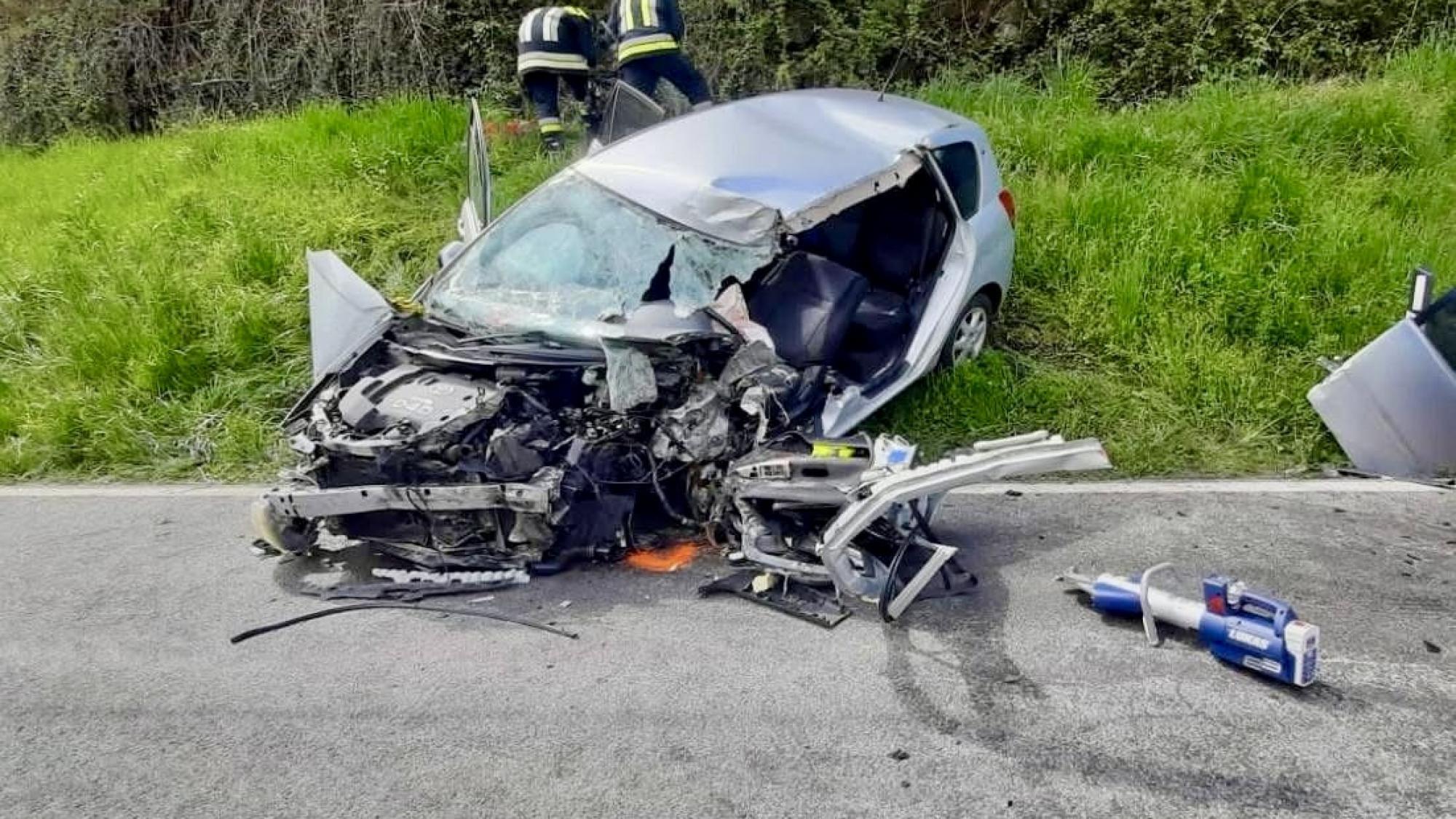 Schwerer Unfall auf der Jaufenstraße – 4 Verletzte, darunter 2 Kinder - Chronik | stol.it