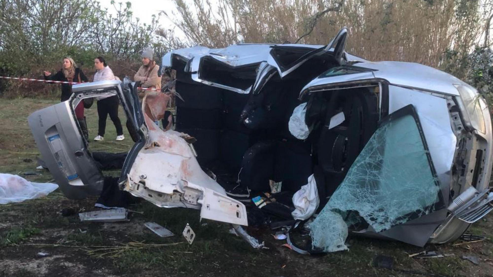Vier junge Leben ausgelöscht – Frontalcrash gegen Baum endet tödlich - Chronik | stol.it