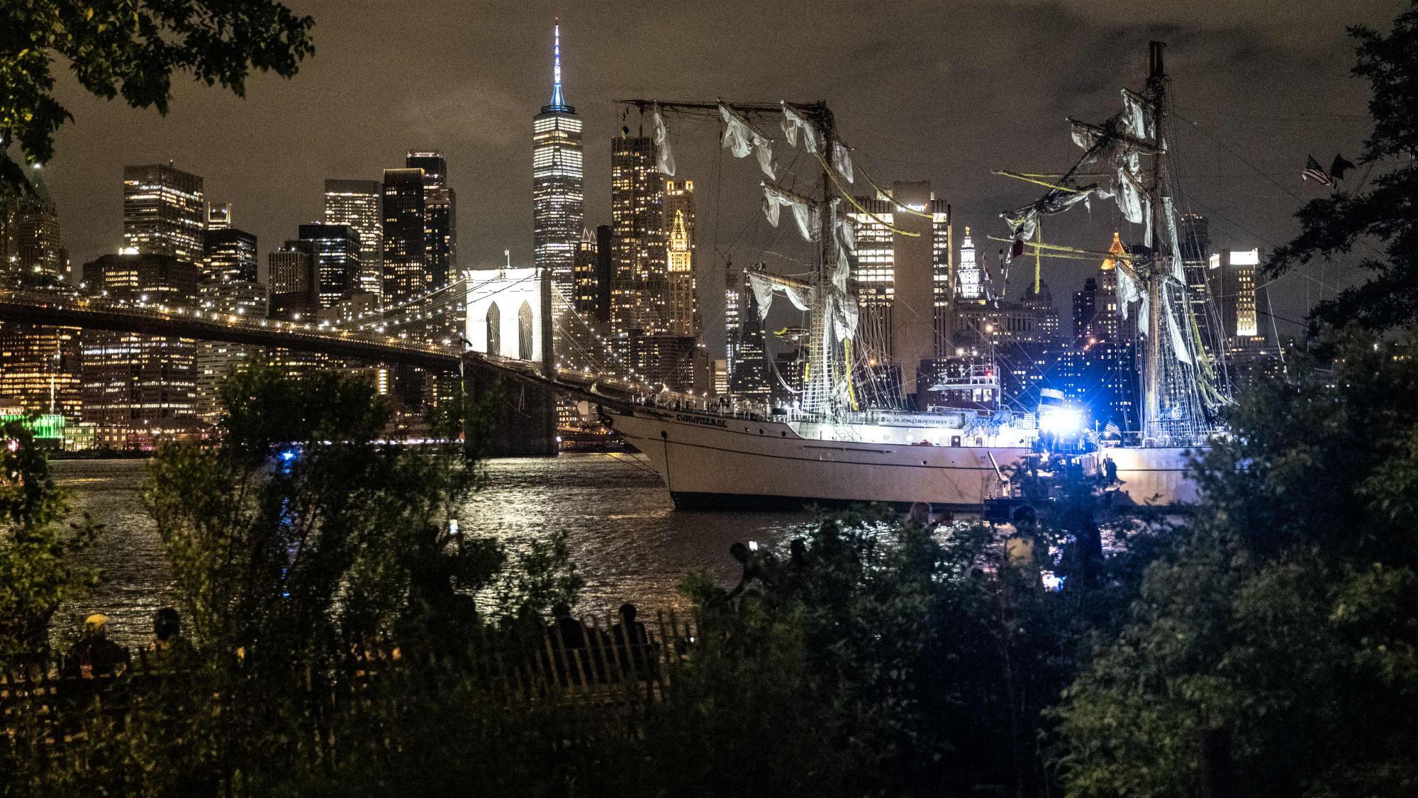 Tote und Verletzte bei Schiffskollision in New York - Chronik | stol.it