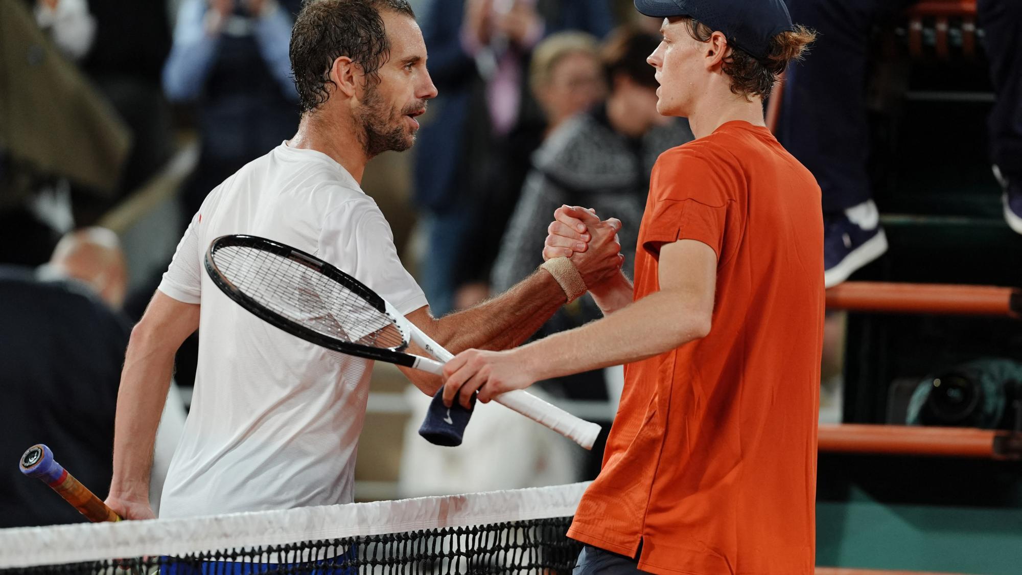 Tränen-Alarm: Jannik Sinner vor emotionalem Match - Sport | stol.it