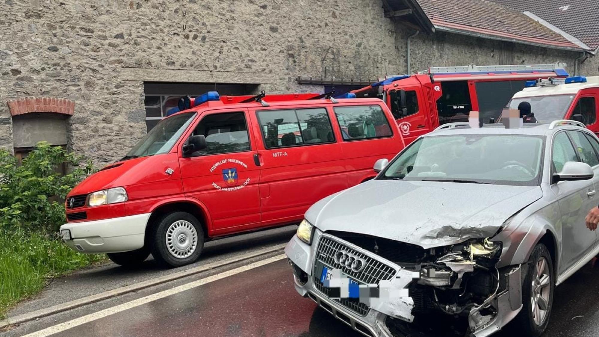 Spondinig: Zwei Autos krachen frontal zusammen – Zwei Personen verletzt - Chronik | stol.it