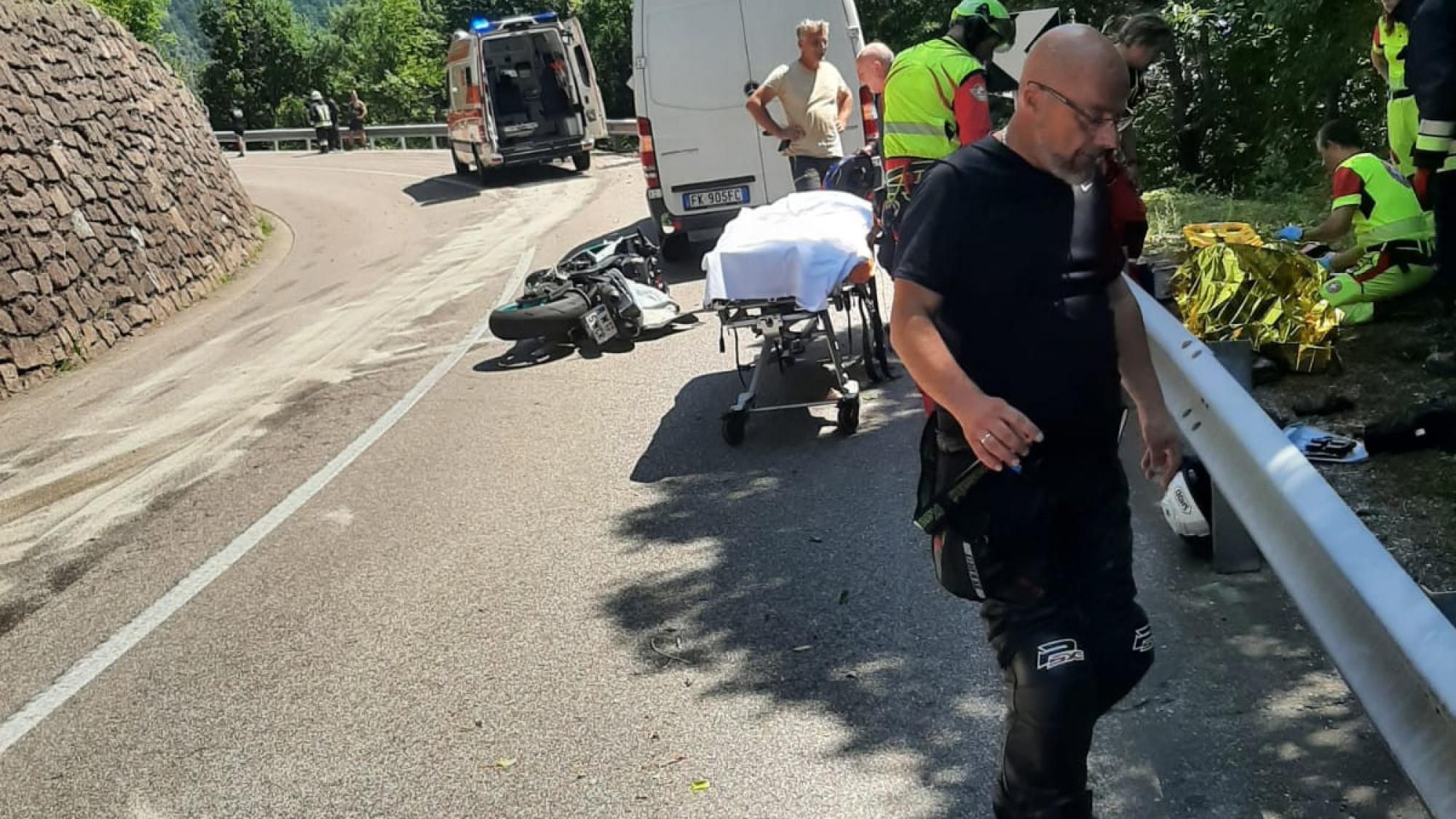Mölten: Motorradfahrer prallt gegen Lieferwagen – schwer verletzt - Chronik | stol.it