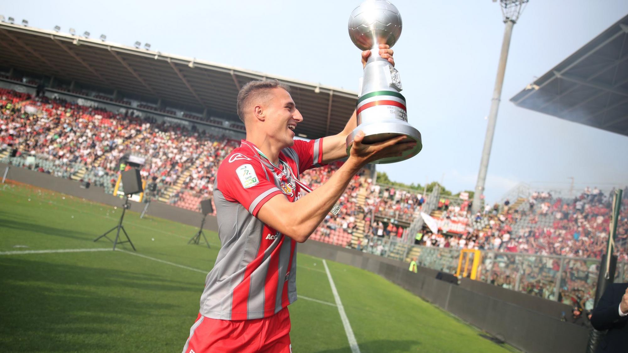 Manuel De Luca: Erst am Boden, dann im Fußball-Himmel - Sport | stol.it