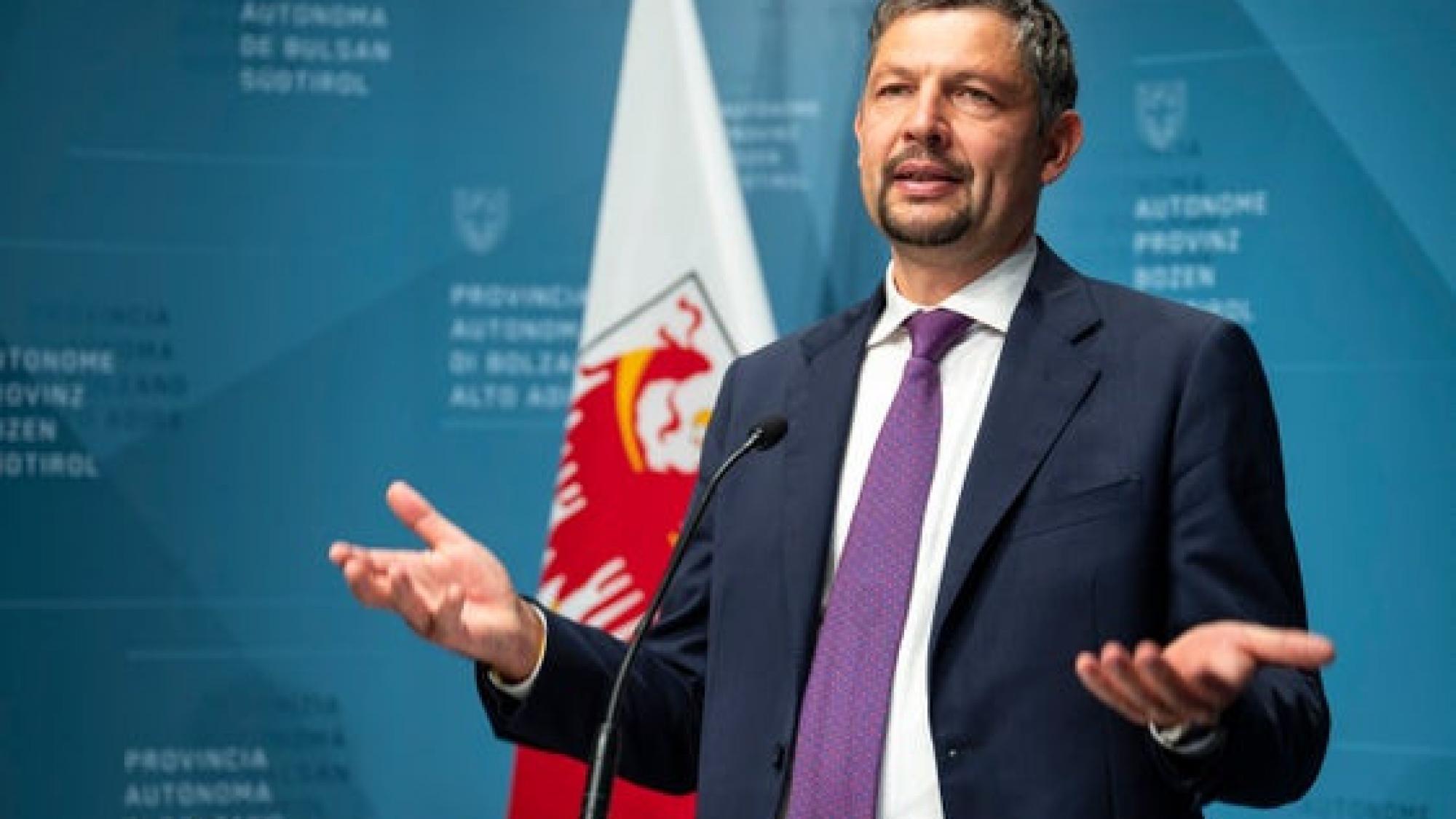 Selbstinszenierung in der „nëus“? Team K erbost – Presseamt kontert - Politik | stol.it