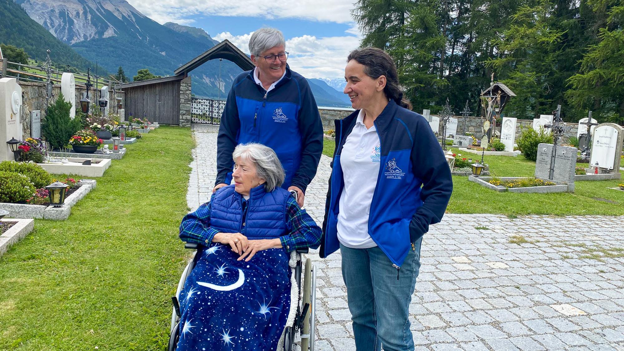Mit dem Wünschewagen noch einmal zu den Alpenrosen - Chronik | stol.it